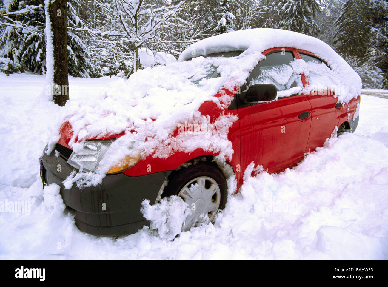 Car buried under snow hi-res stock photography and images - Alamy