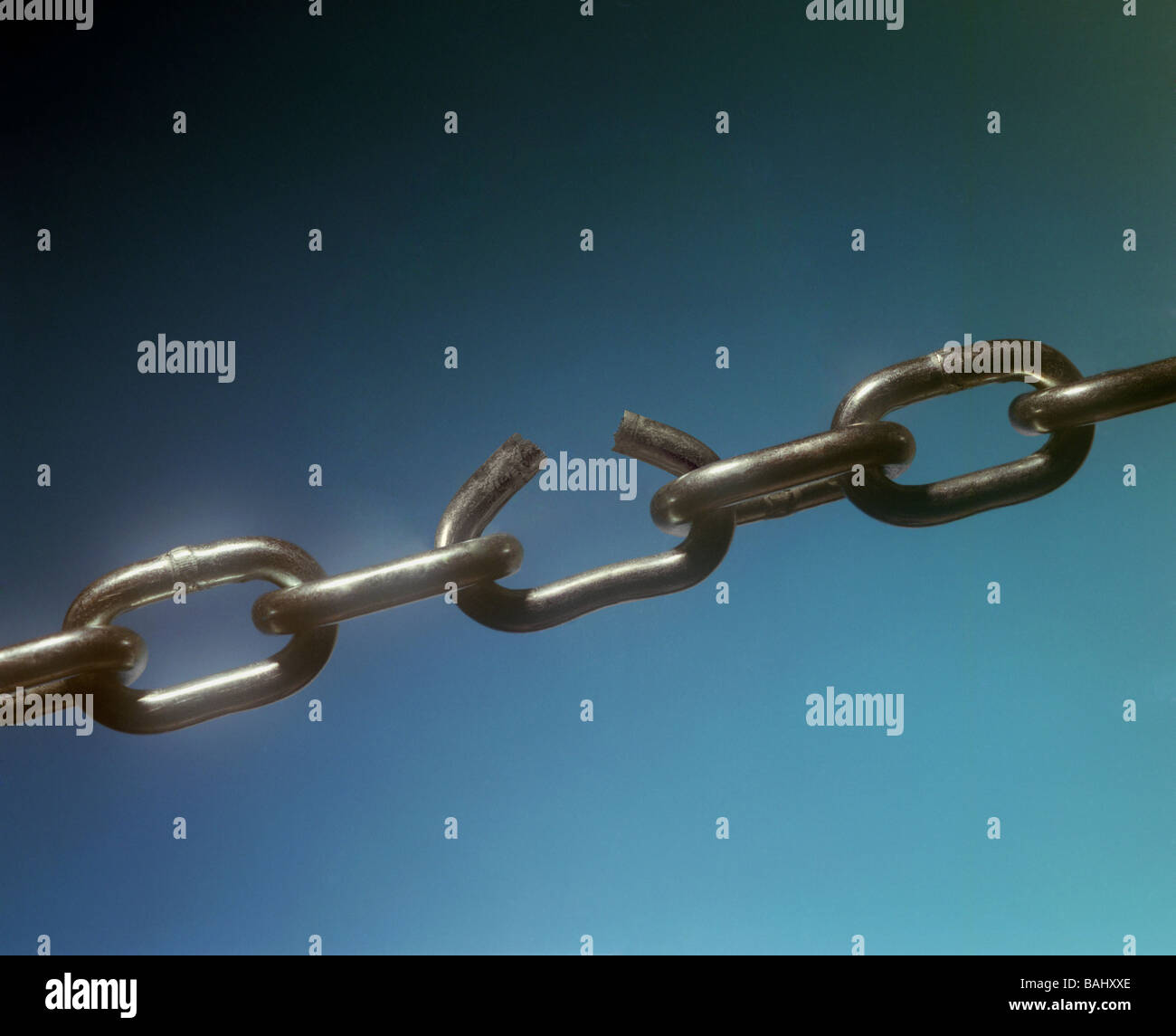 Broken links hi-res stock photography and images - Alamy