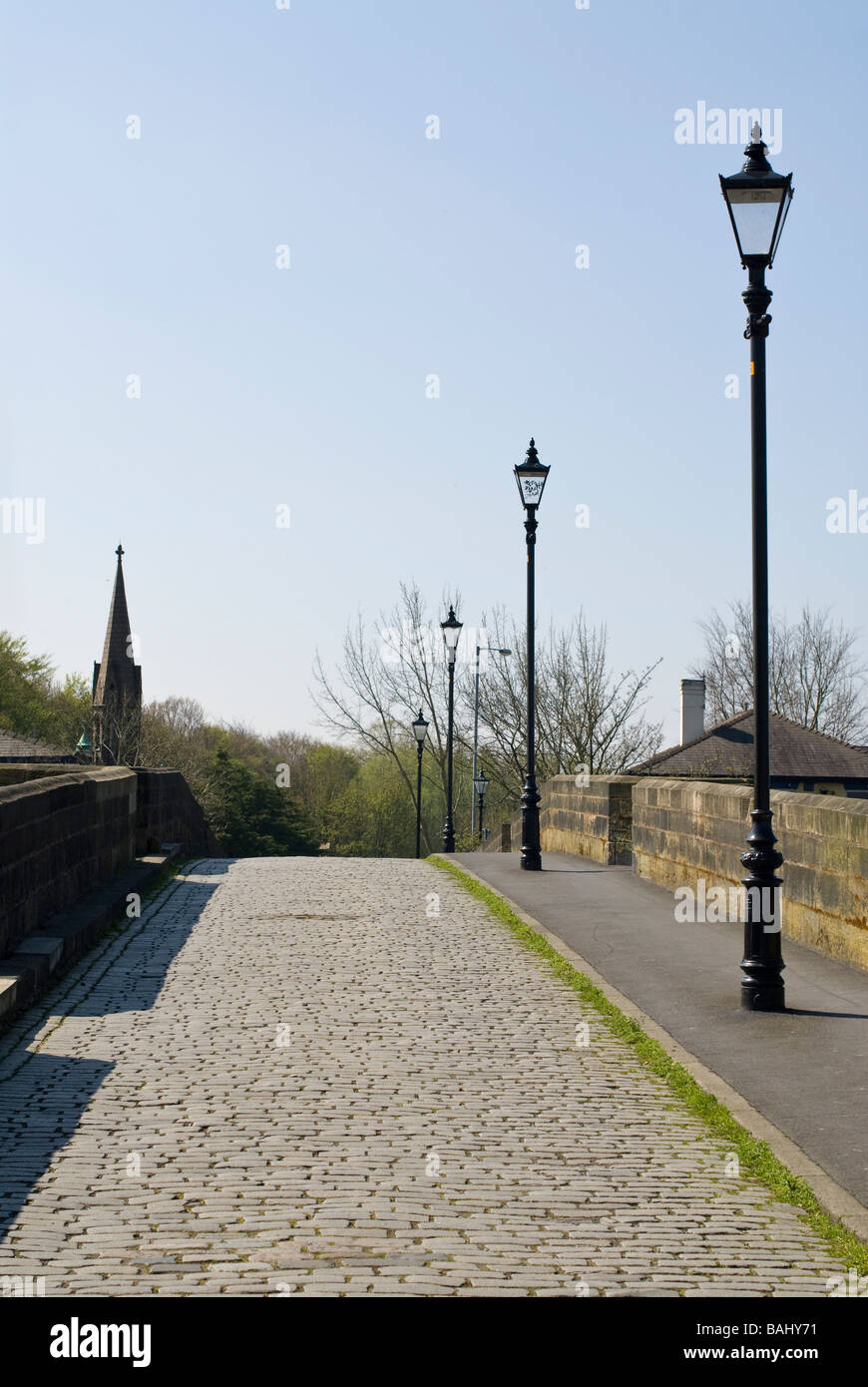 Cobbled bridge hi-res stock photography and images - Alamy