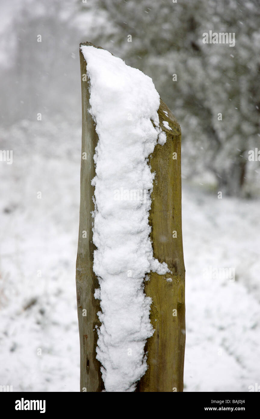 Wooden post snow hi-res stock photography and images - Alamy