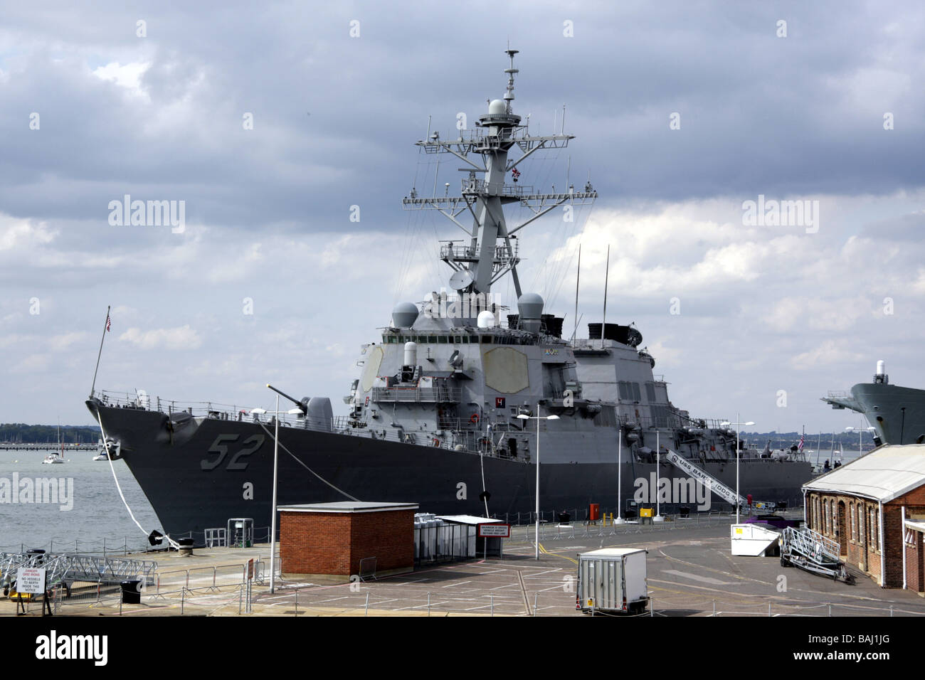 Uss barry hi-res stock photography and images - Alamy