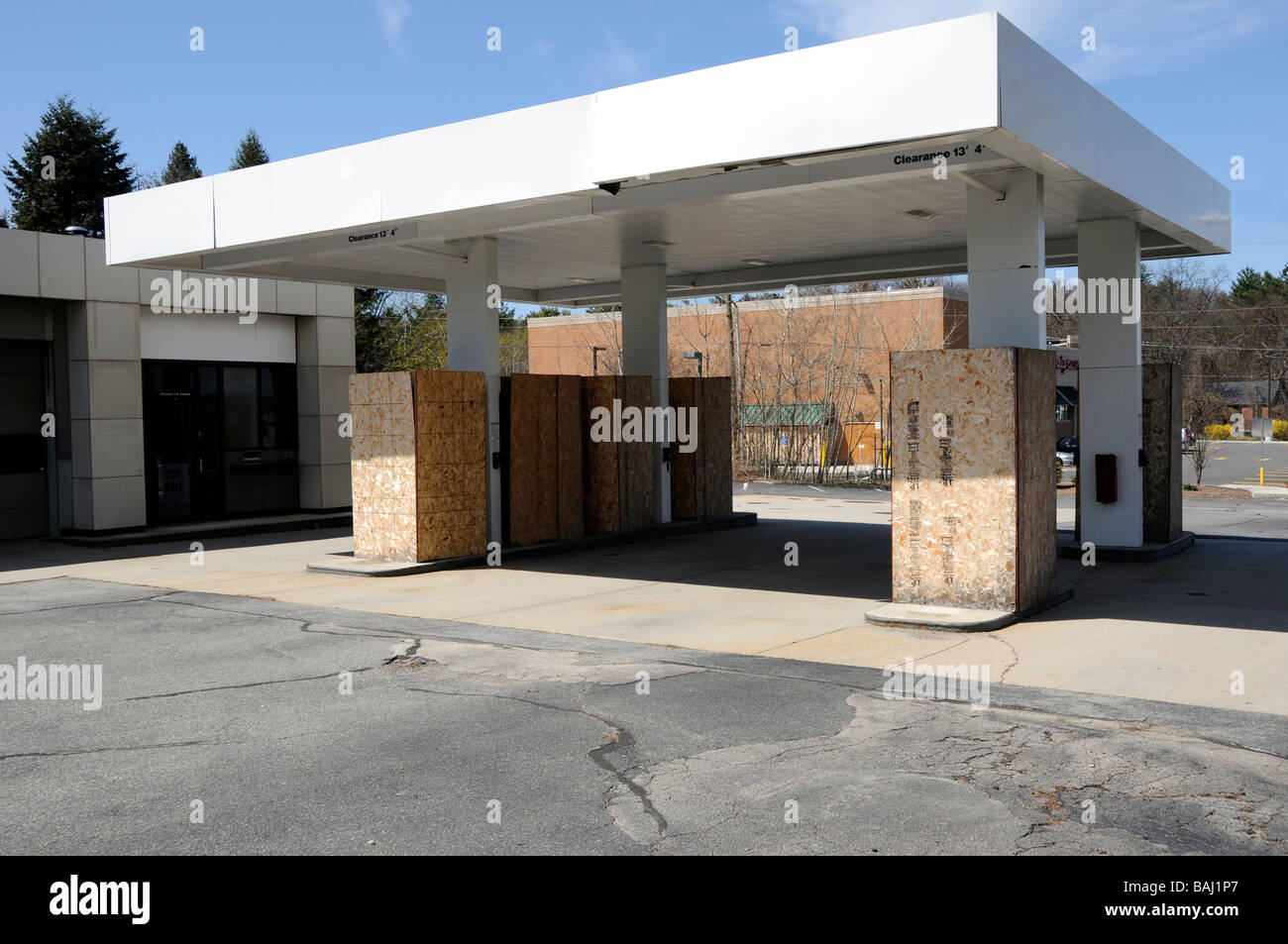 Closed petrol station hi-res stock photography and images - Alamy