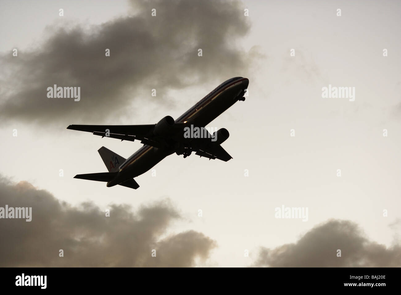 Commercial Aviation, Aircraft in flight Stock Photo - Alamy