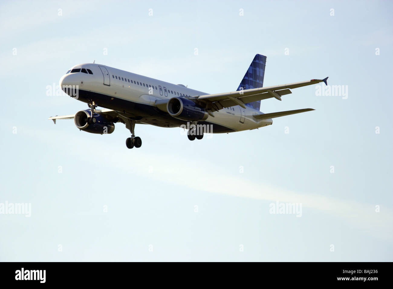 Commercial Aviation, Aircraft in flight Stock Photo - Alamy