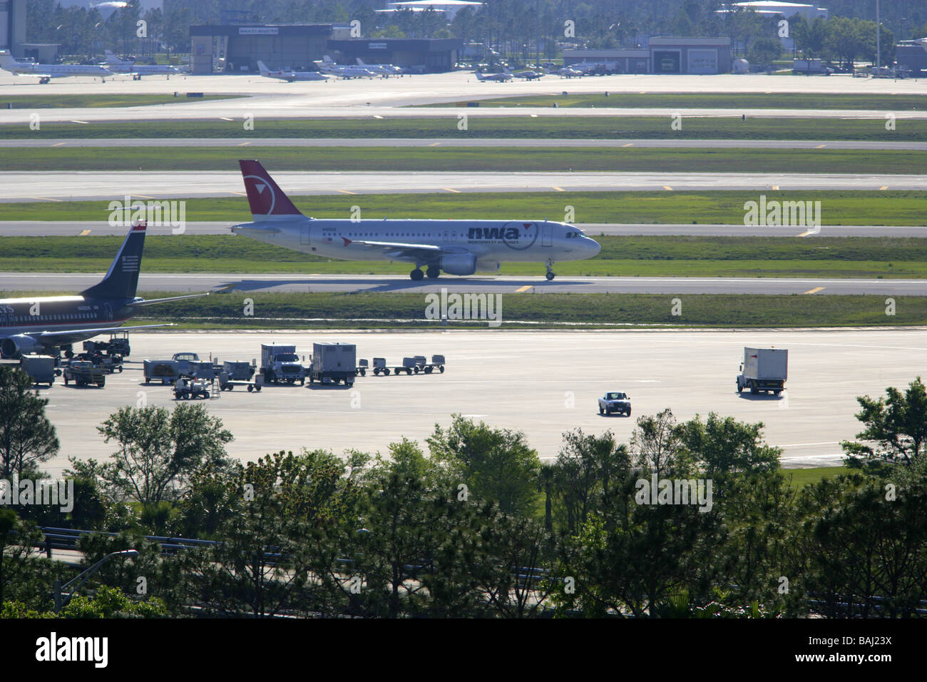 Commercial Aviation, Aircraft in flight Stock Photo - Alamy