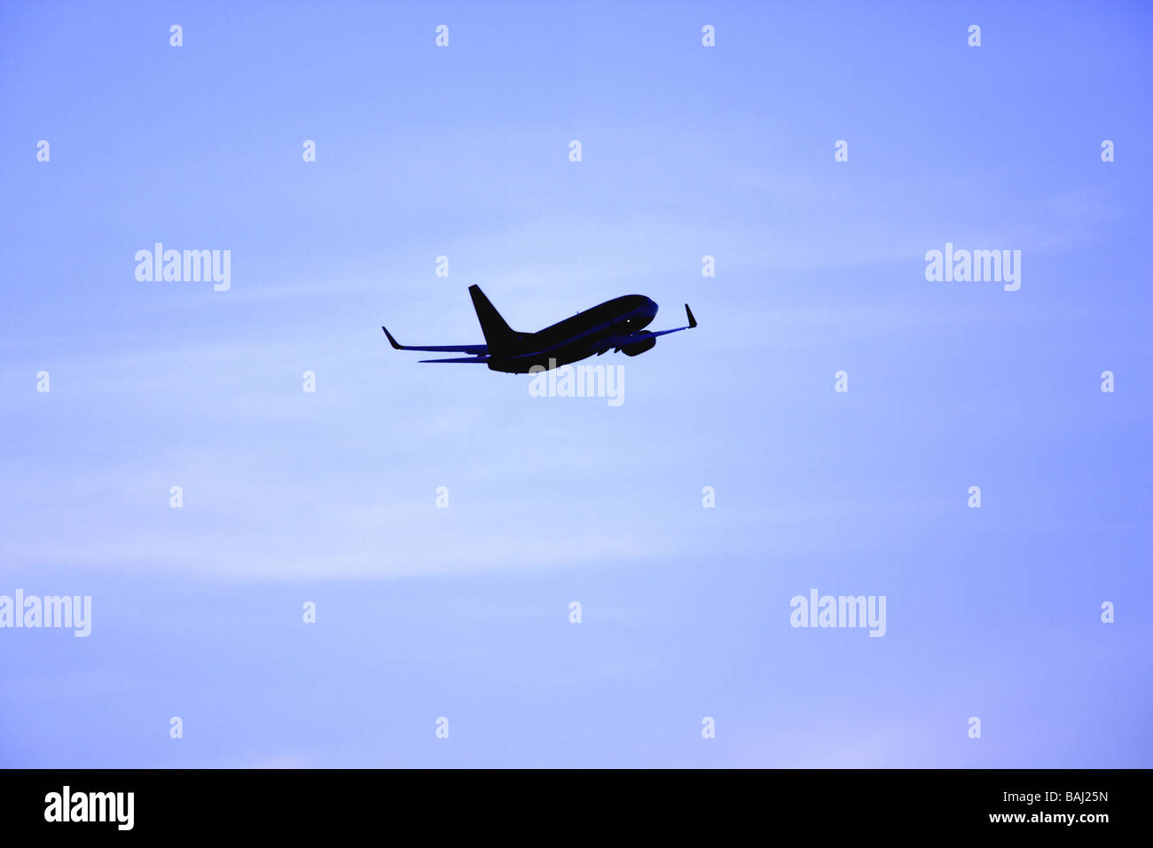 Commercial Aviation, Aircraft in flight Stock Photo - Alamy