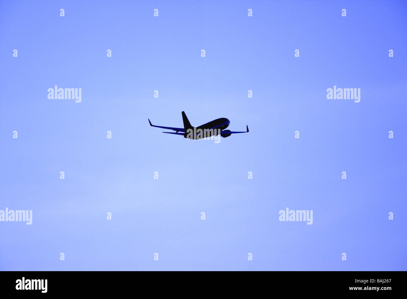 Commercial Aviation, Aircraft in flight Stock Photo - Alamy