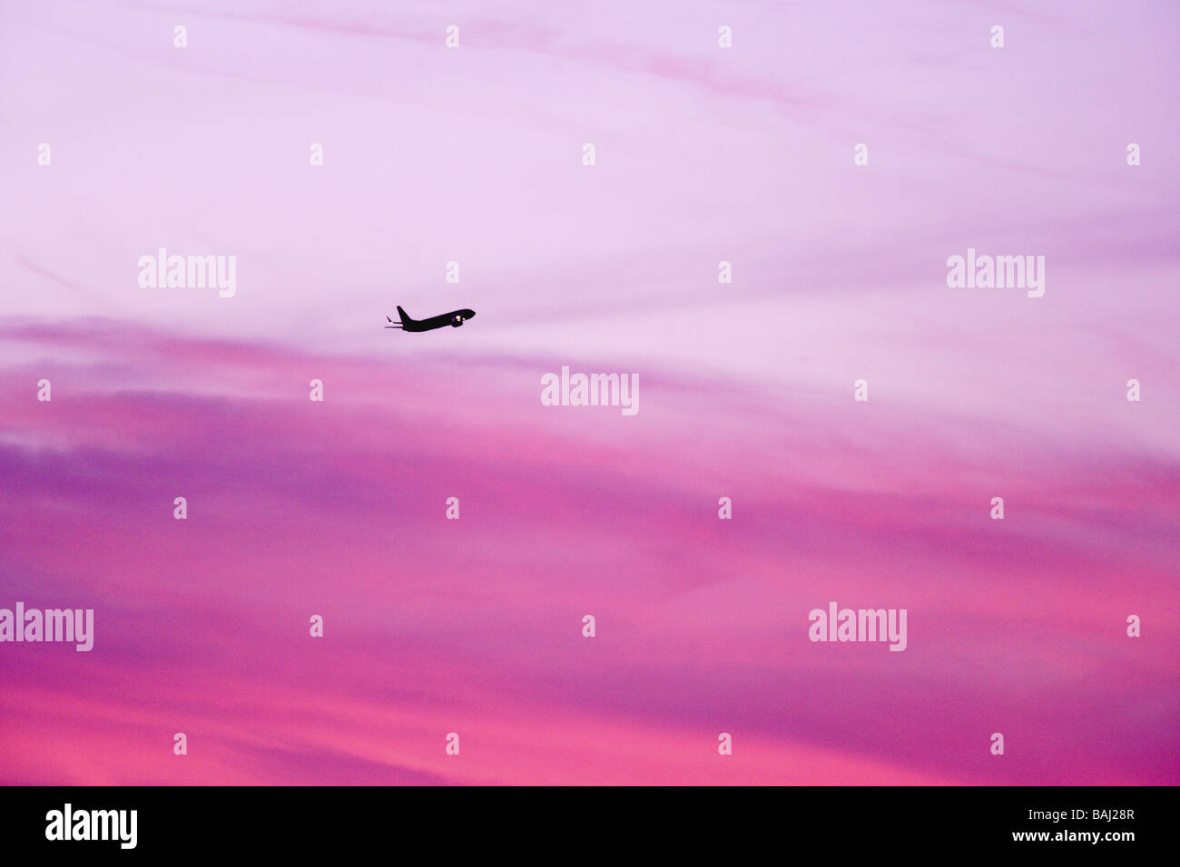 Commercial Aviation, Aircraft in flight Stock Photo - Alamy