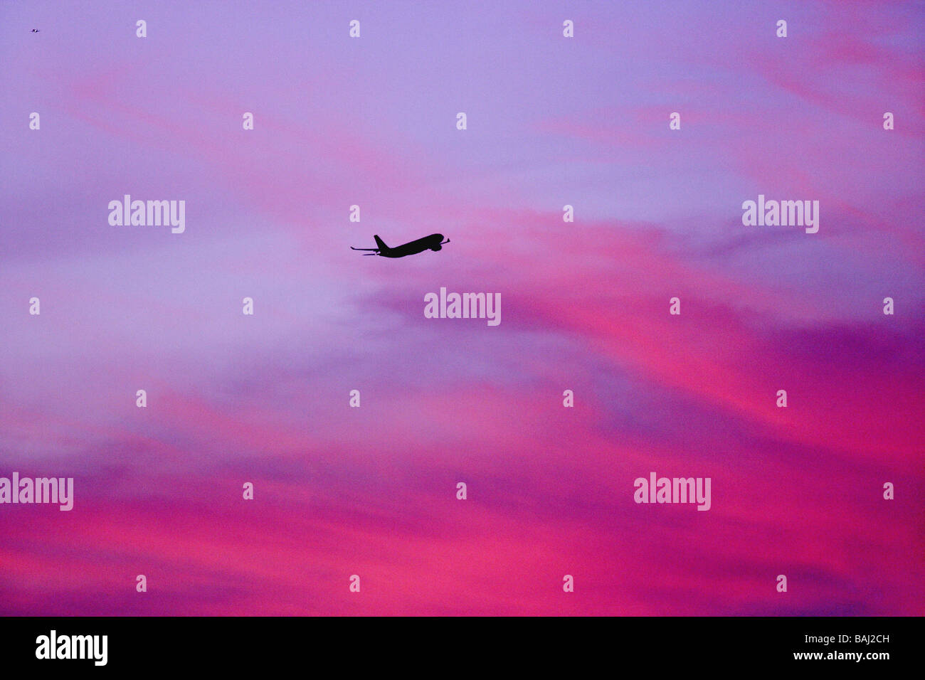 Commercial Aviation, Aircraft in flight Stock Photo - Alamy