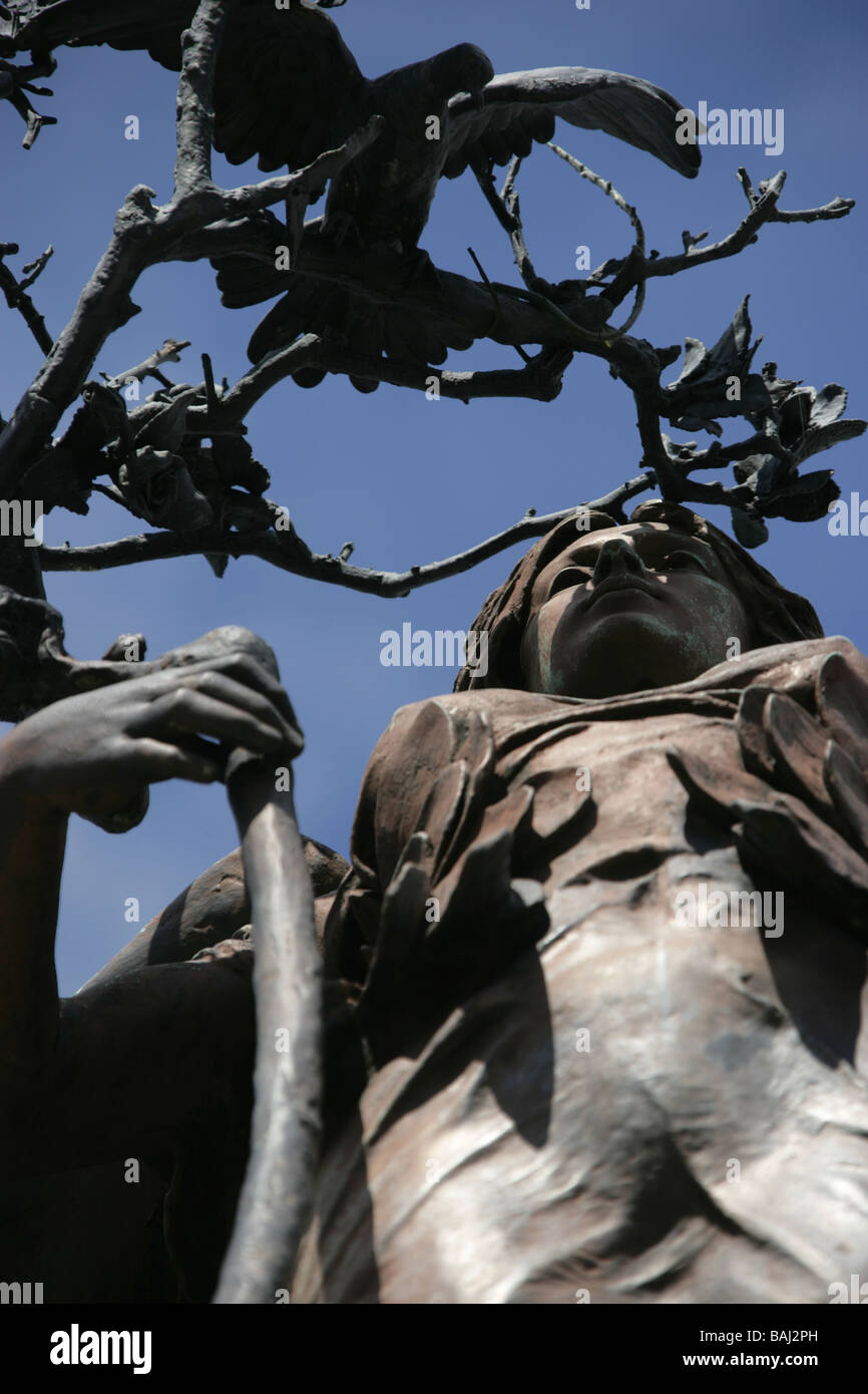 Peace statue hi-res stock photography and images - Alamy