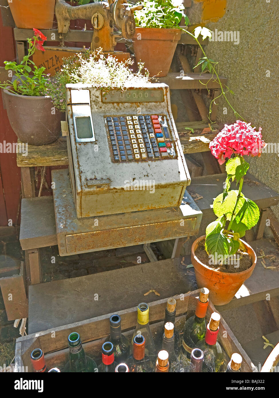 Till box hi-res stock photography and images - Alamy