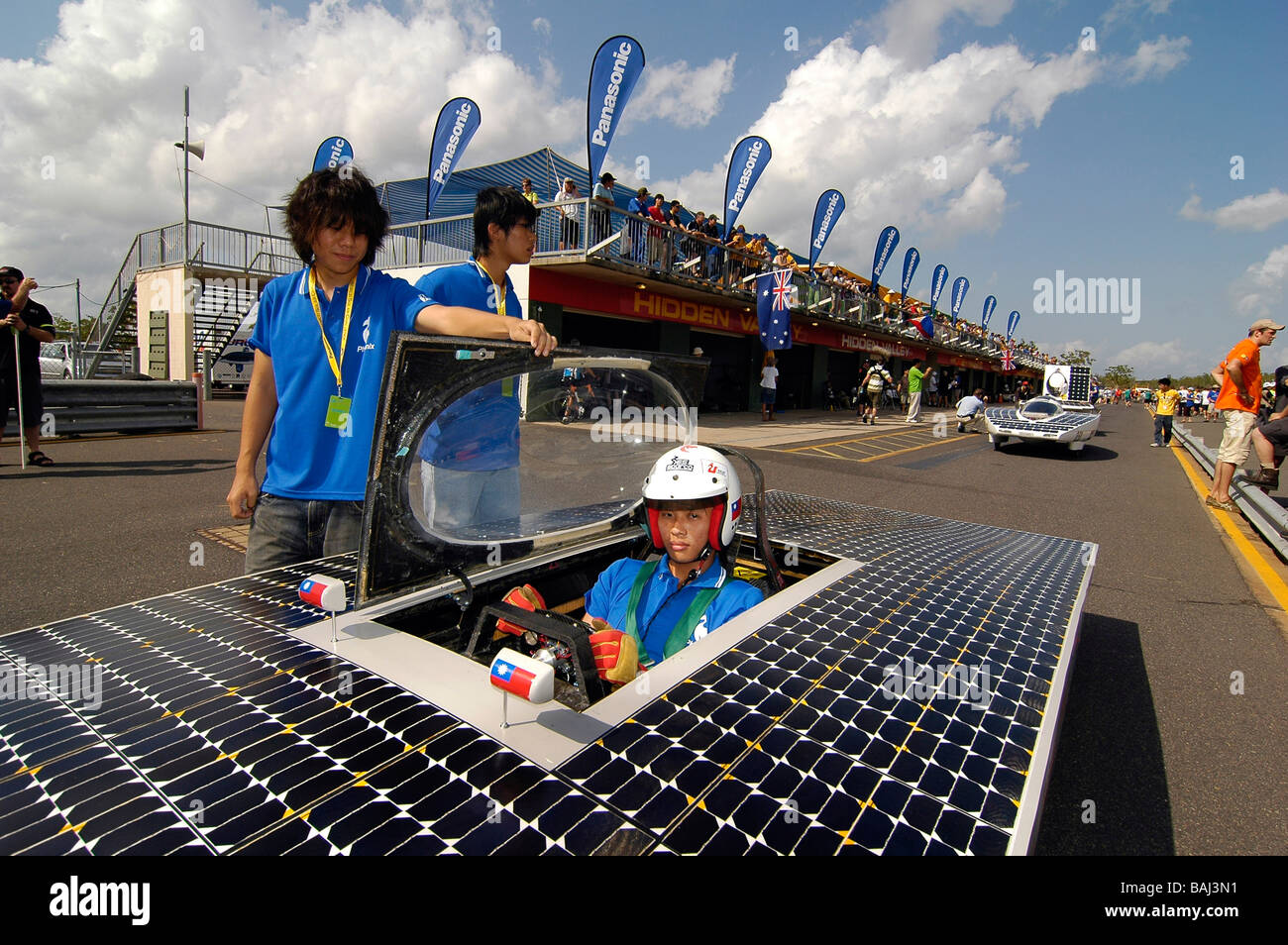 Solar cars getting ready before taking part in the qualification rounds ...