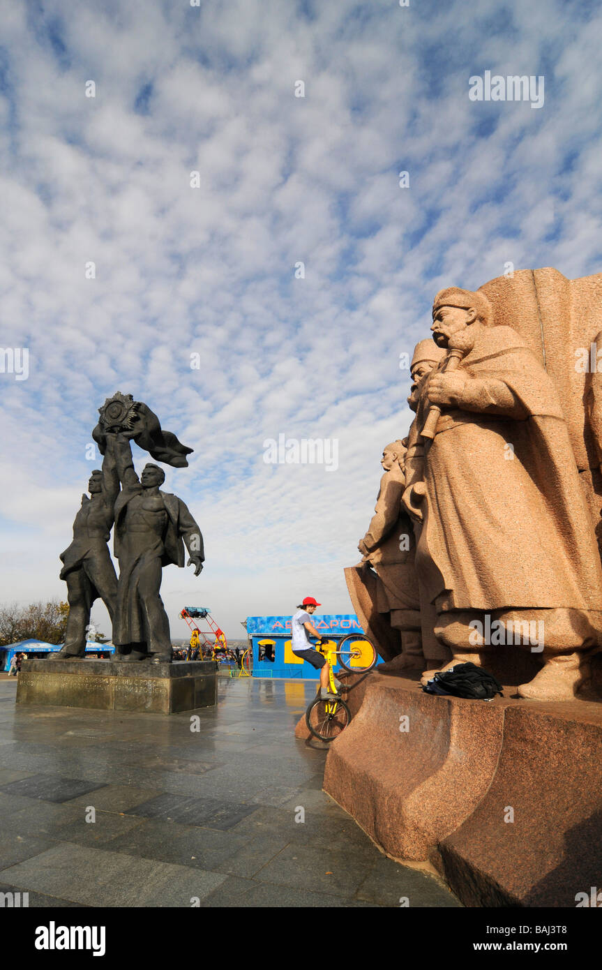 The "friendship of nations" monument in Kiev celebrating the friendship ...