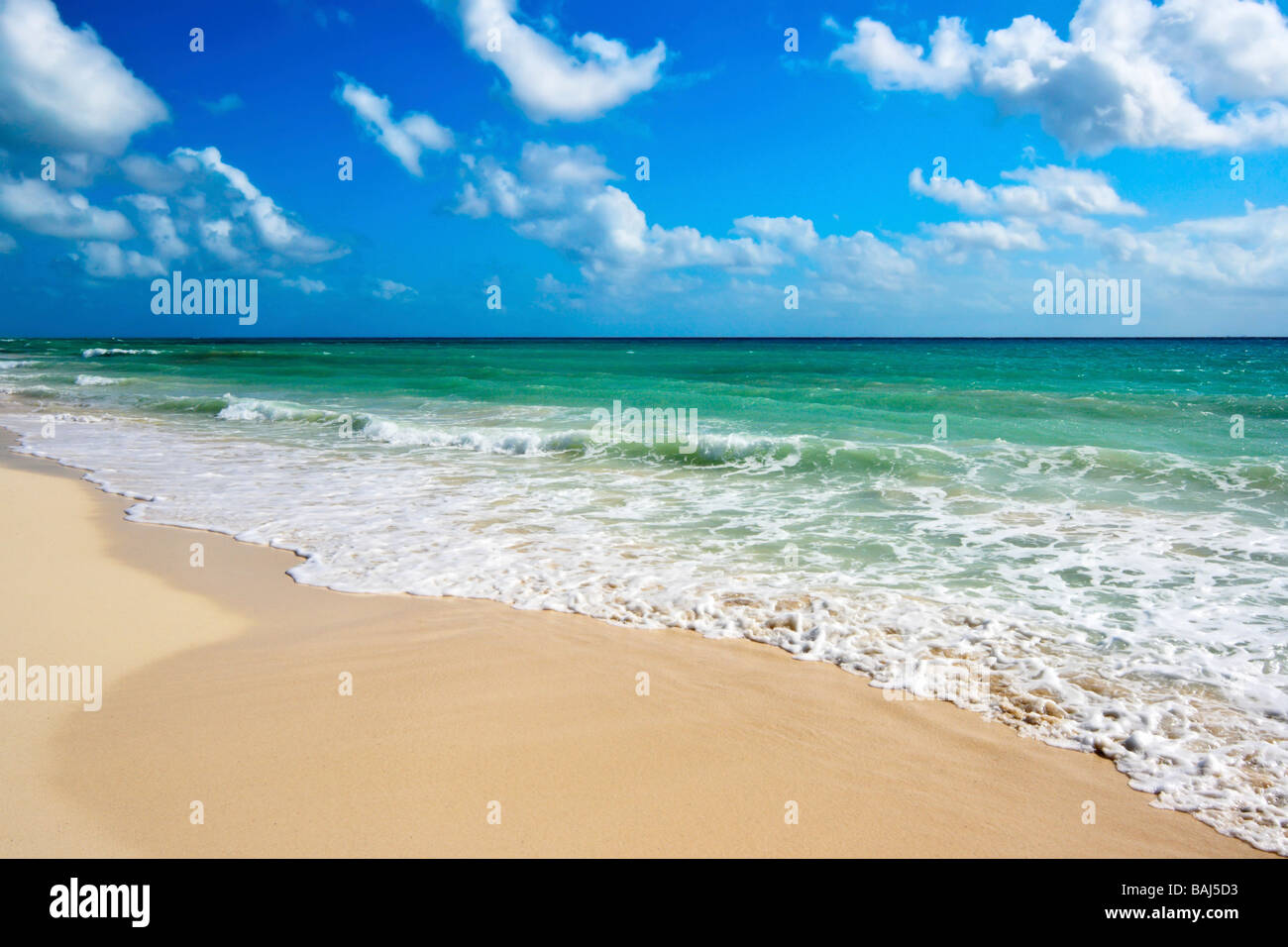 Beautiful beach and waves of Caribbean Sea Stock Photo - Alamy