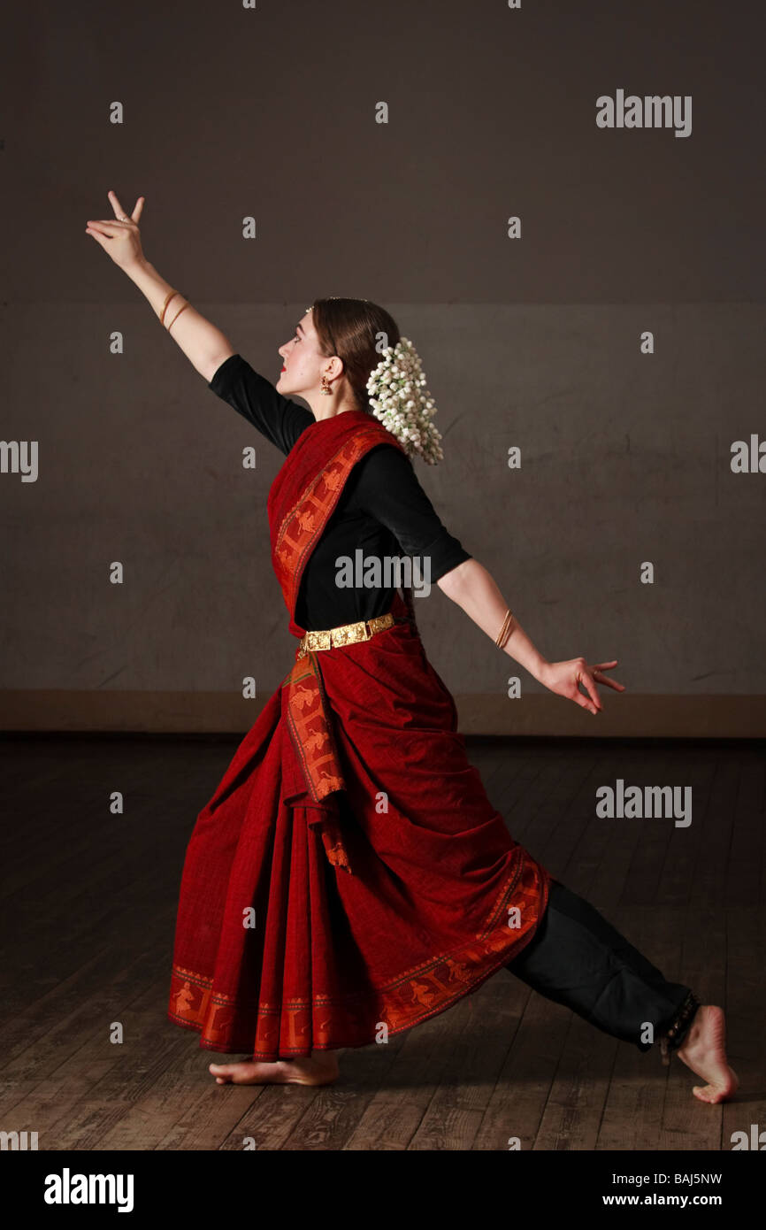 Young woman in sarI dancing classical traditional indian dance ...
