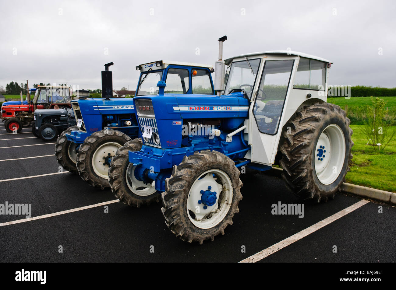 Old ford tractors hi-res stock photography and images - Alamy