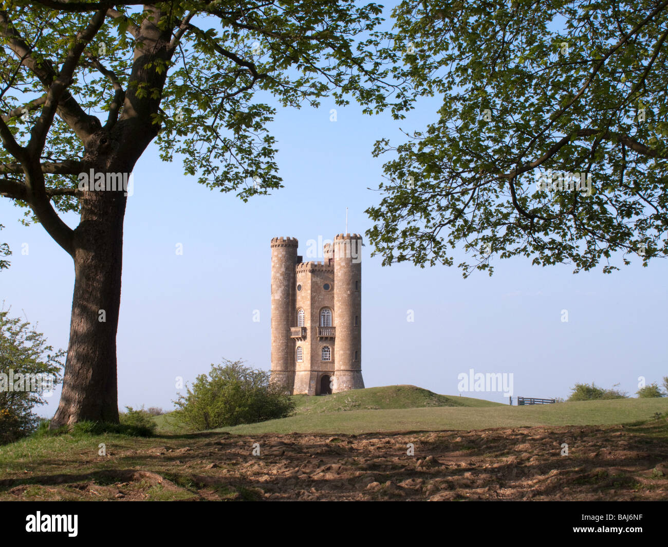Broadway tower in the cotswolds Stock Photo - Alamy