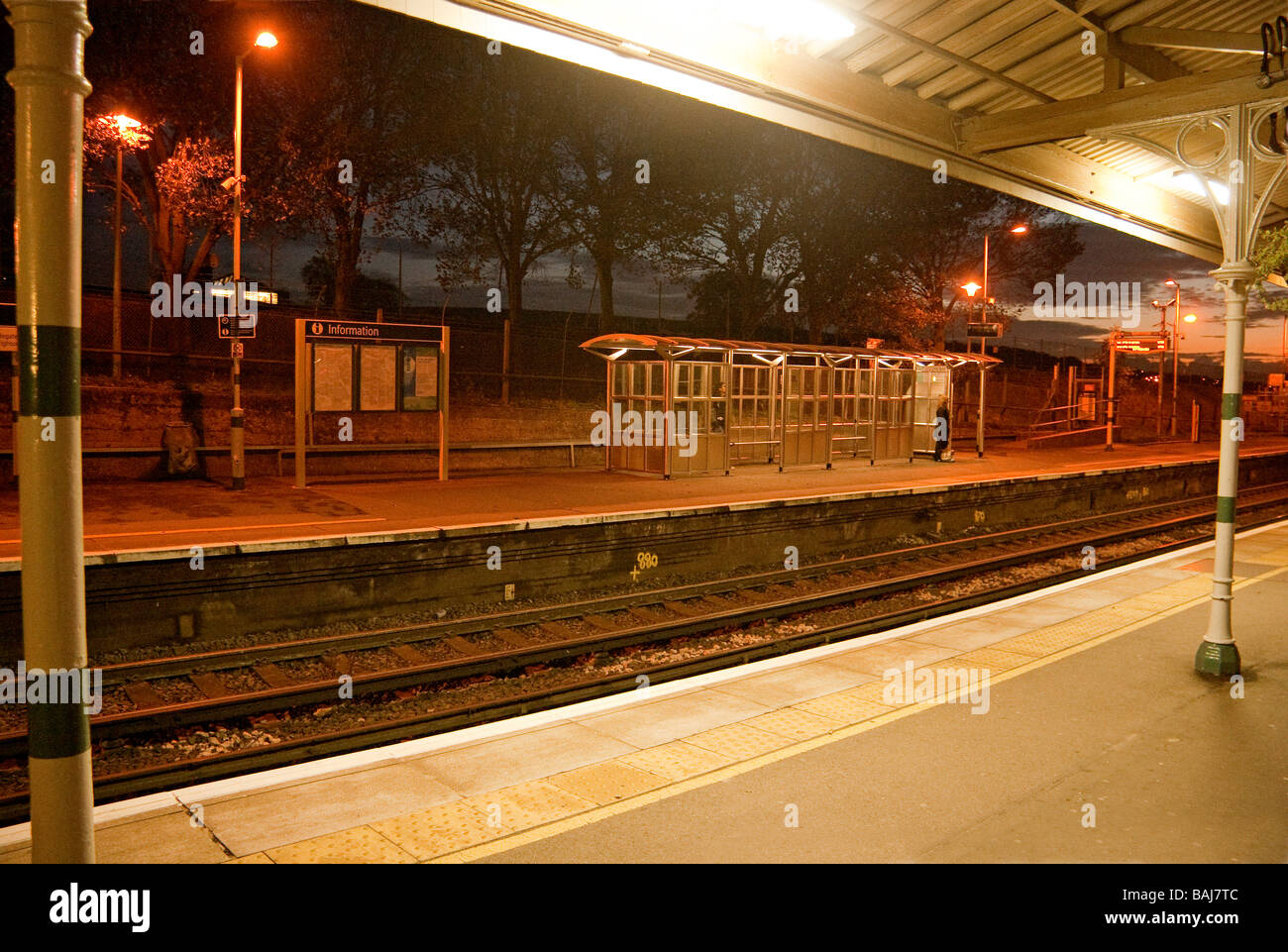 Night platform hi-res stock photography and images - Alamy