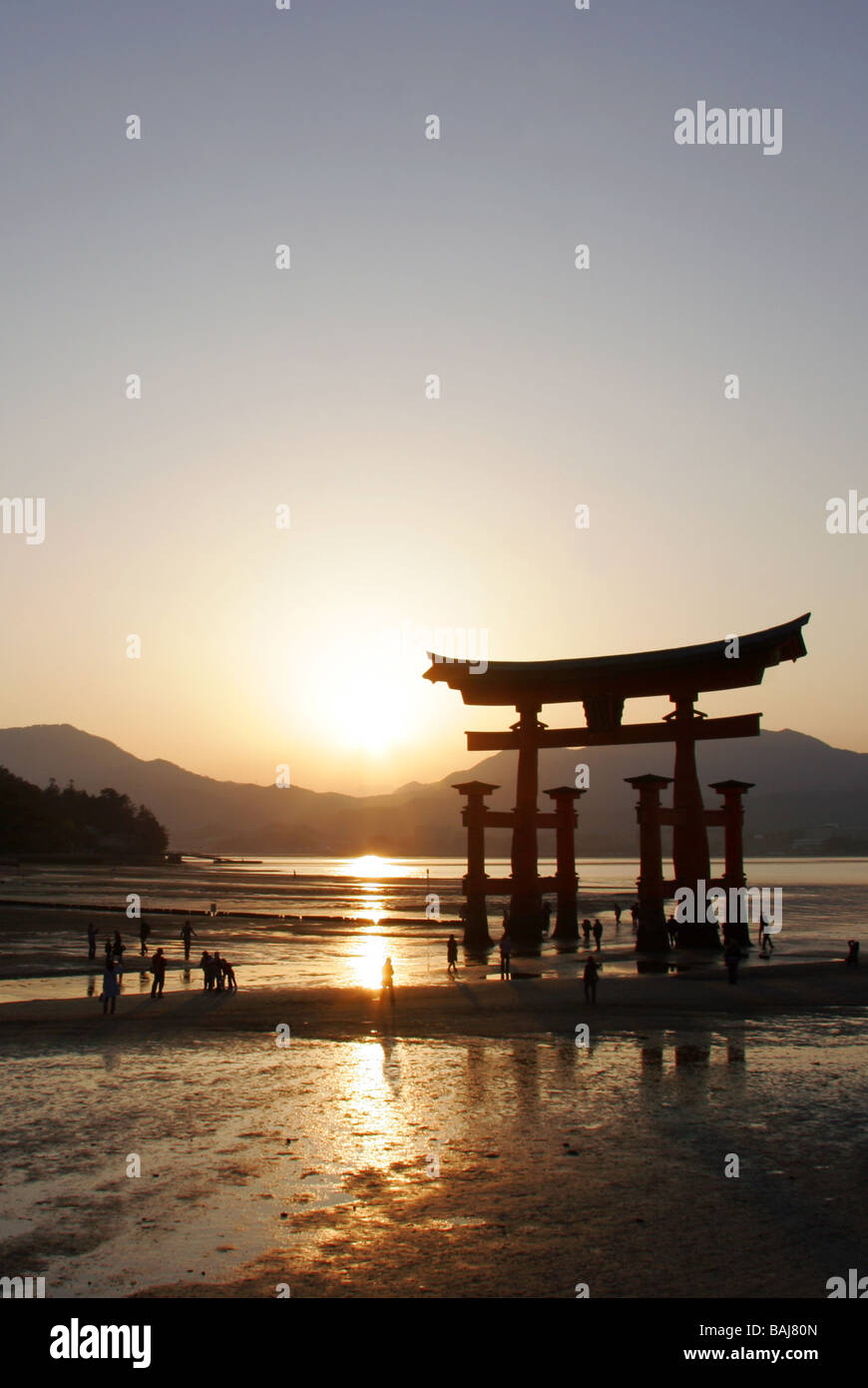 Japan gate sun hi-res stock photography and images - Alamy