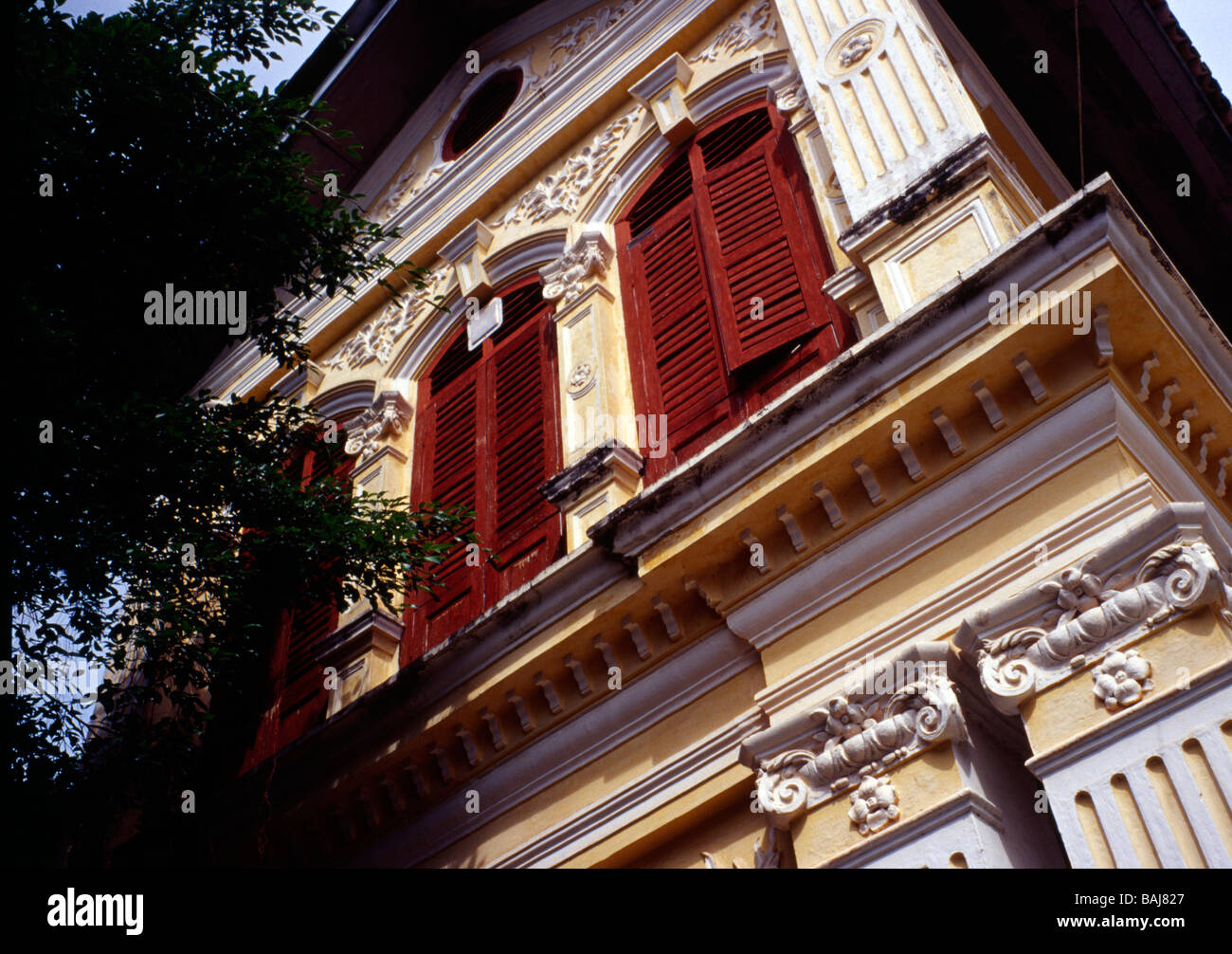 Old house red shutters hi-res stock photography and images - Alamy