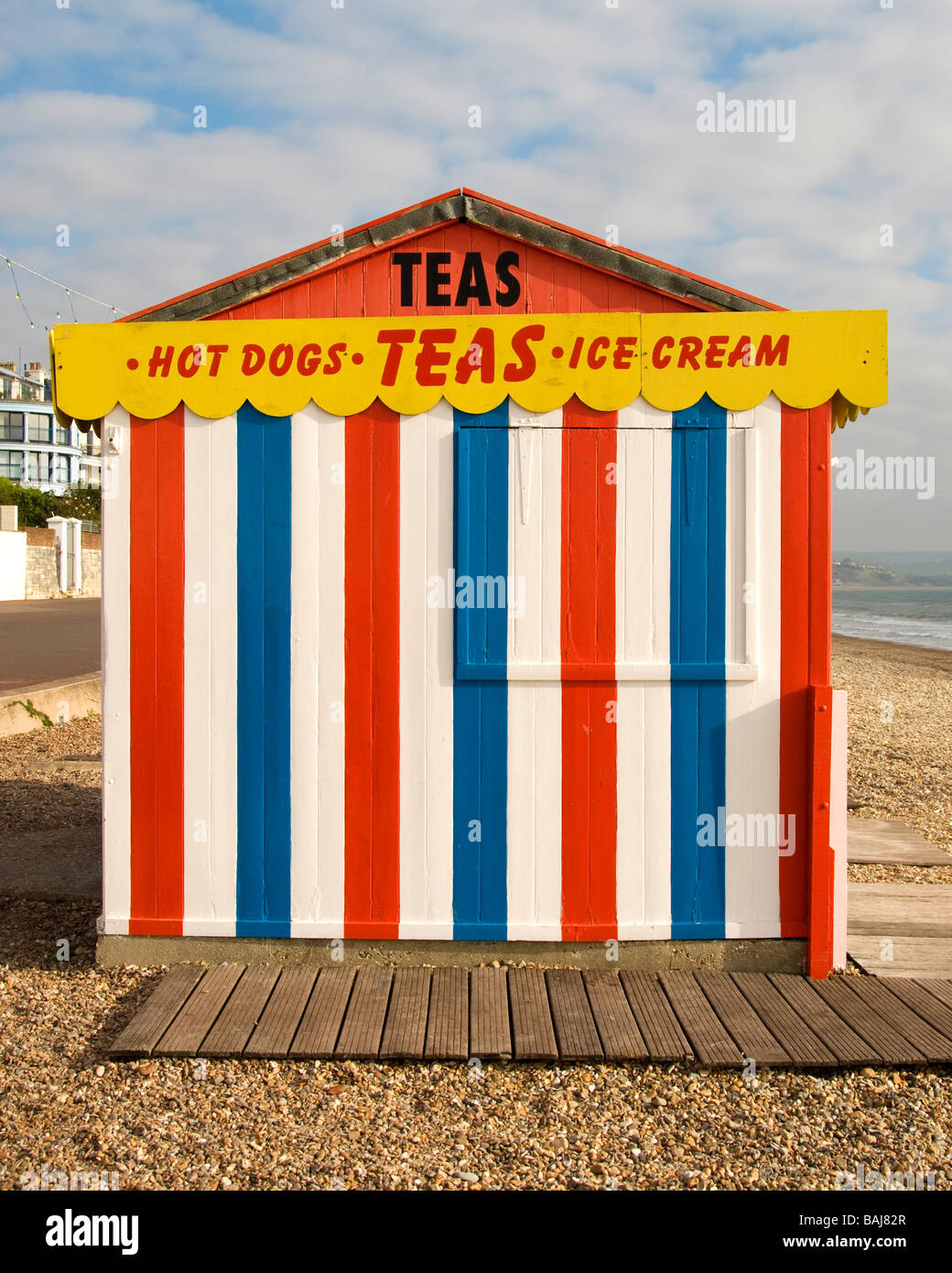 Tea and snack hut on the beach at Weymouth, Dorset, UK Stock Photo - Alamy