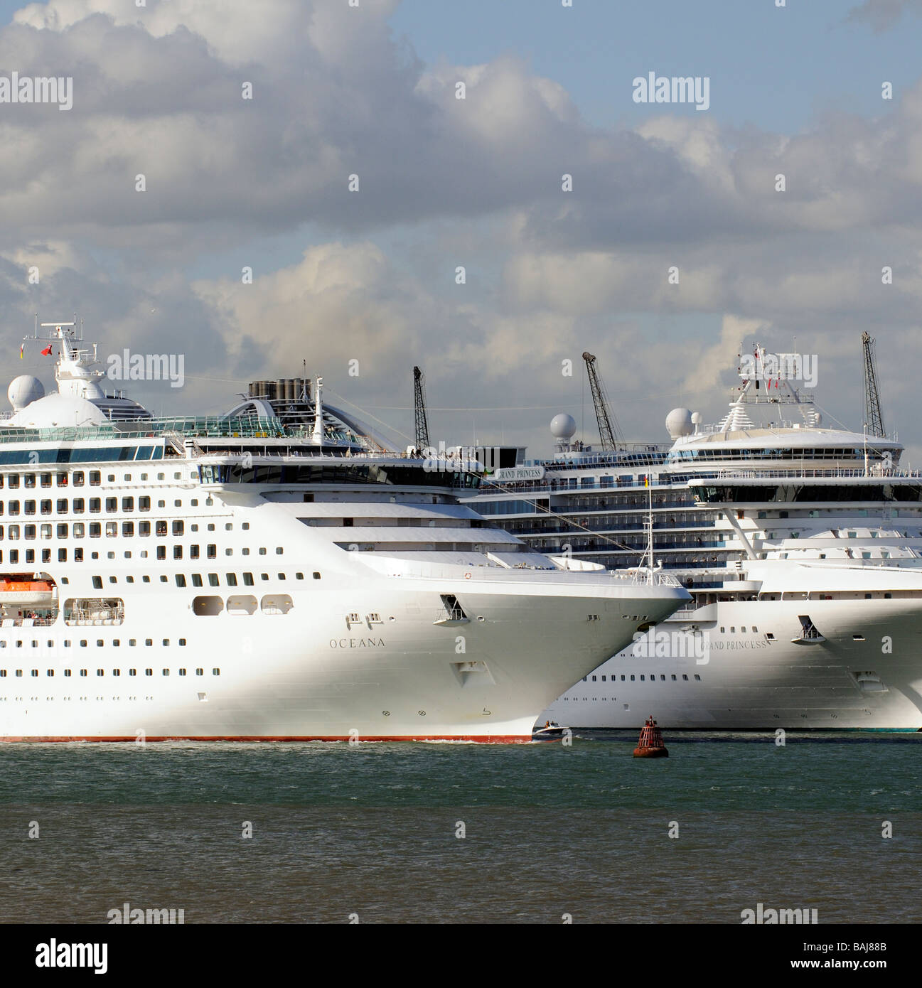 Bow cruise ship grand princess hi-res stock photography and images - Alamy