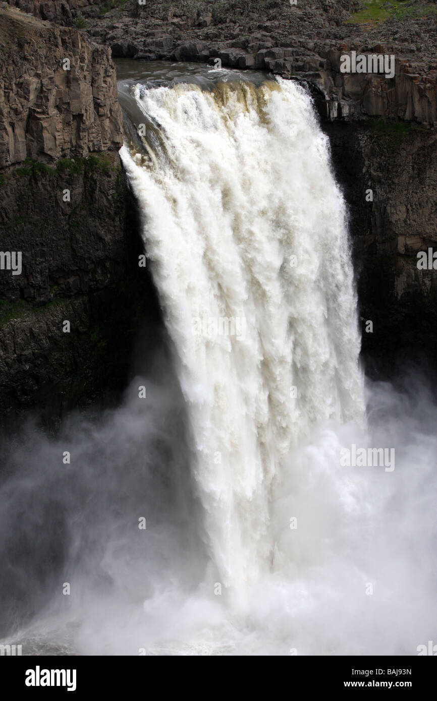 The Palouse Falls drop approximately 200 feet in to the Palouse River ...