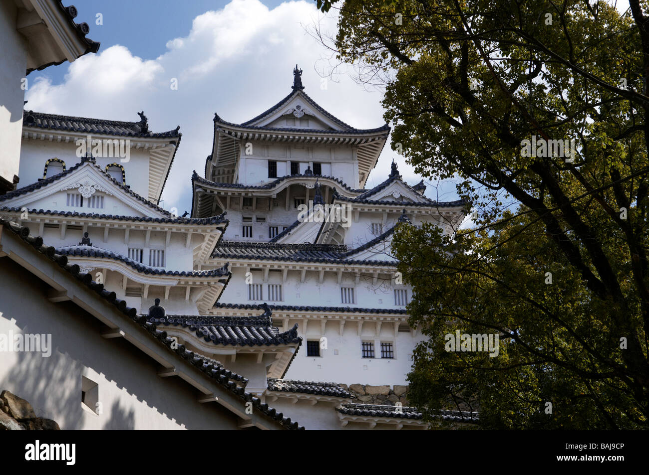 Himeji castle himeji japan roof hi-res stock photography and images - Alamy