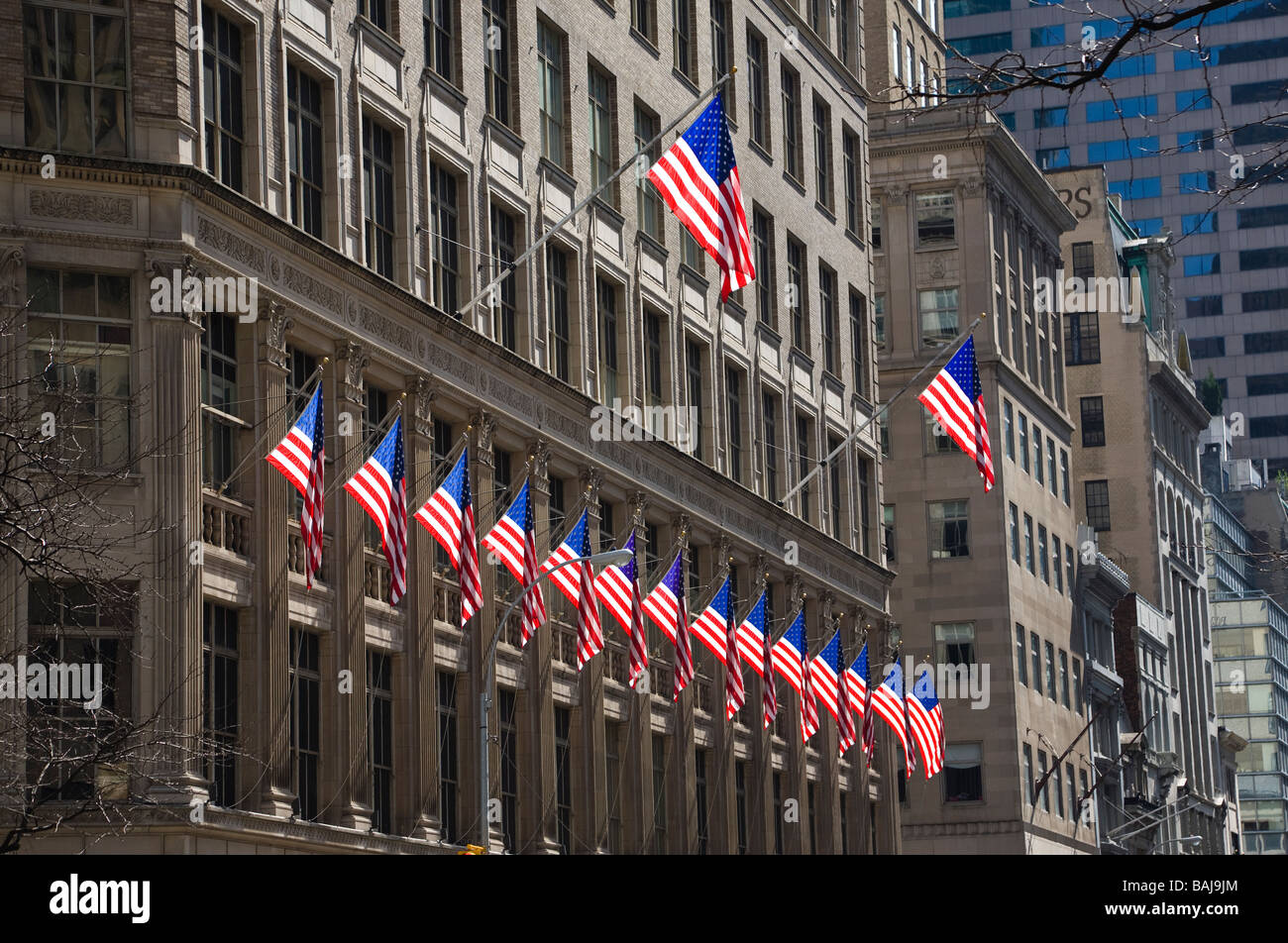 American flag outside new york hi-res stock photography and images - Alamy