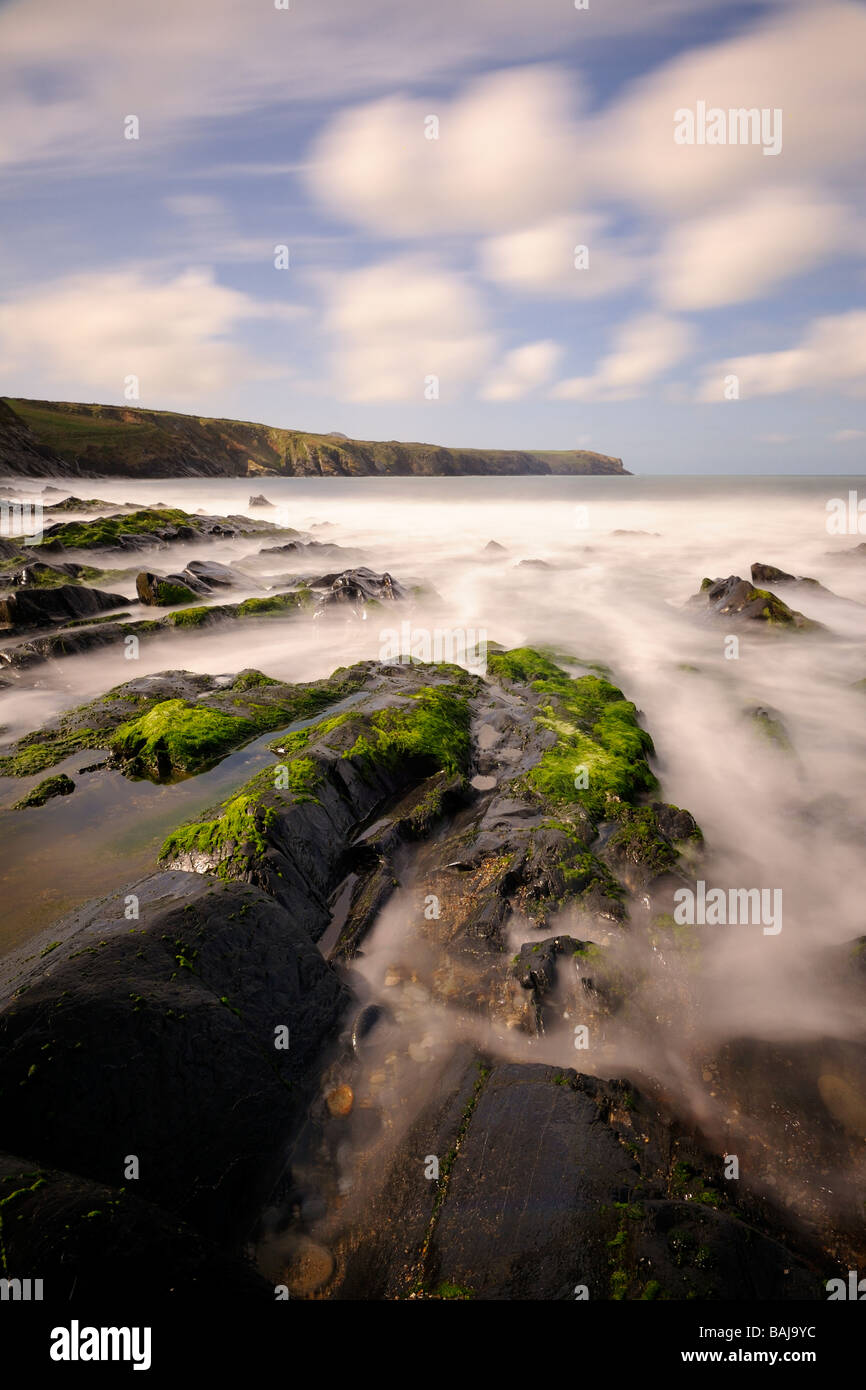 Water breaks on the rocks hi-res stock photography and images - Alamy