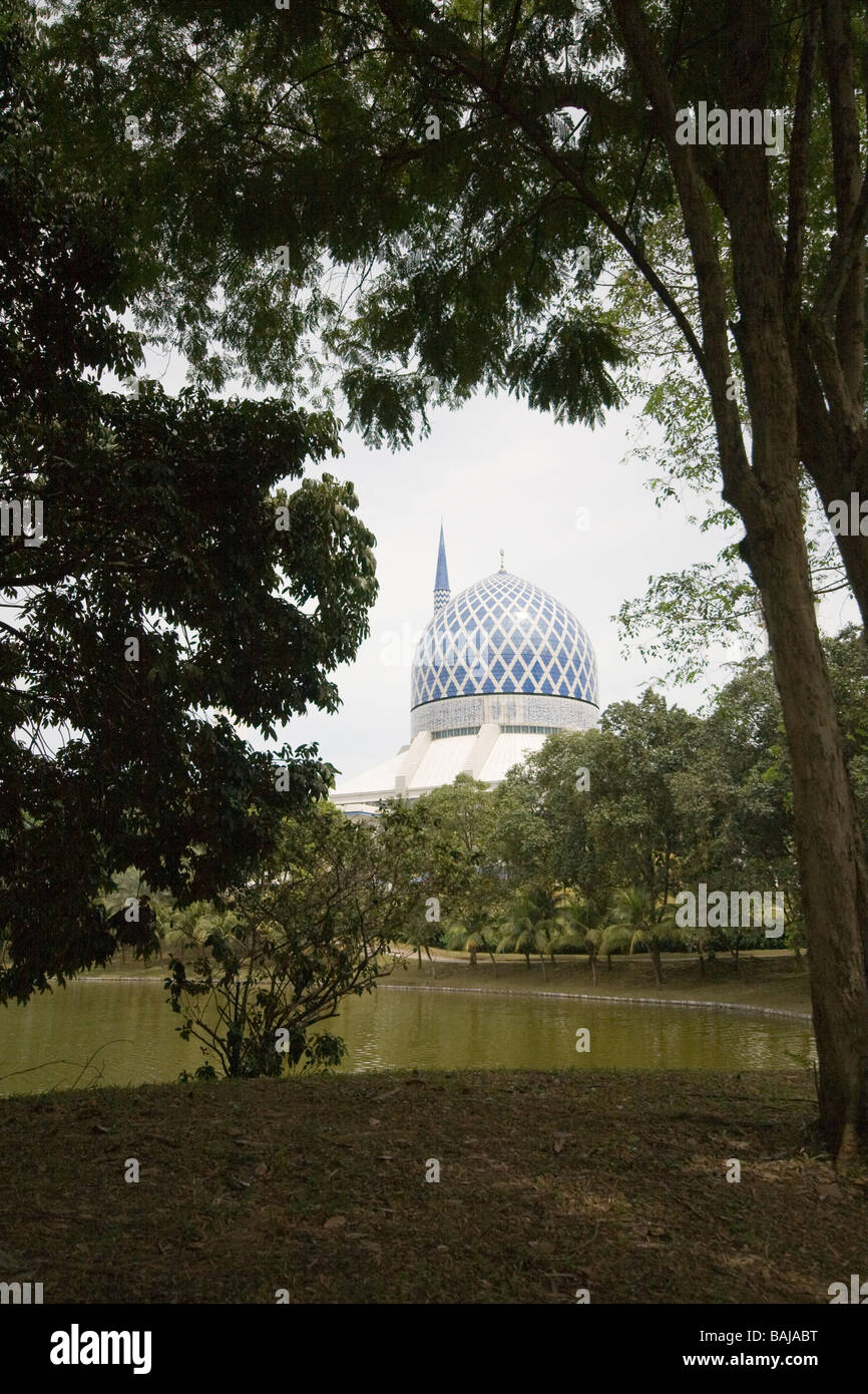 The Sultan Salahuddin Abdul Aziz Mosque, also known as the Blue Mosque ...