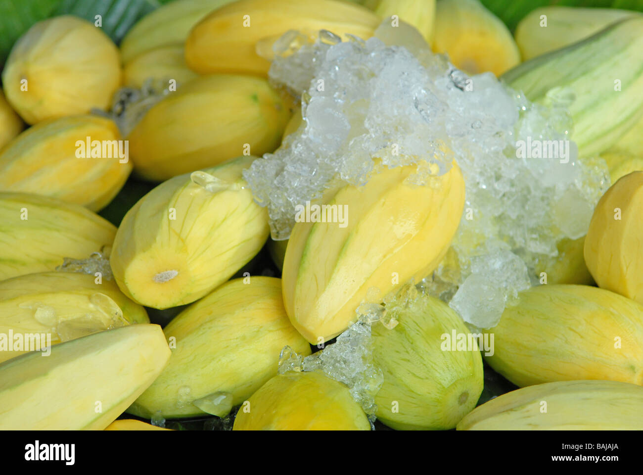 Round Mangoes High Resolution Stock Photography and Images - Alamy