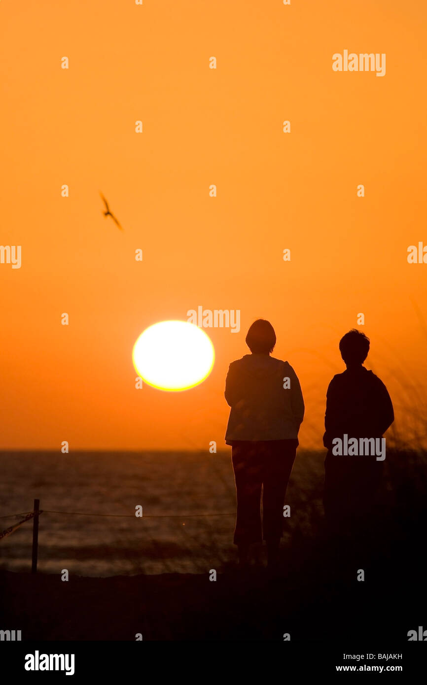 People watch sunset hi-res stock photography and images - Alamy