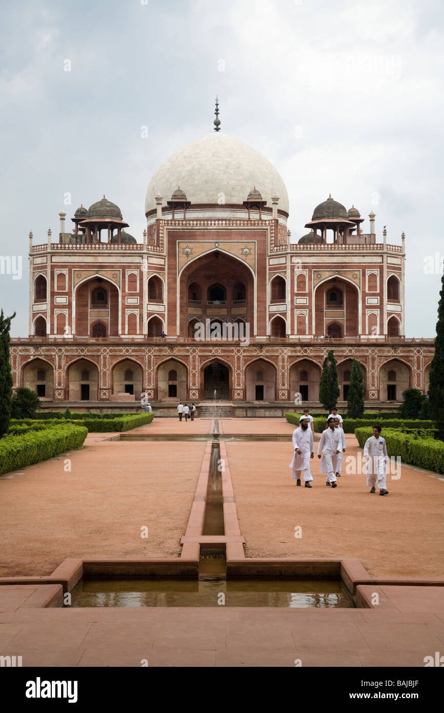 Tomb of Emperor Humayun (Humayuns tomb) seen from the West Gate. Delhi ...