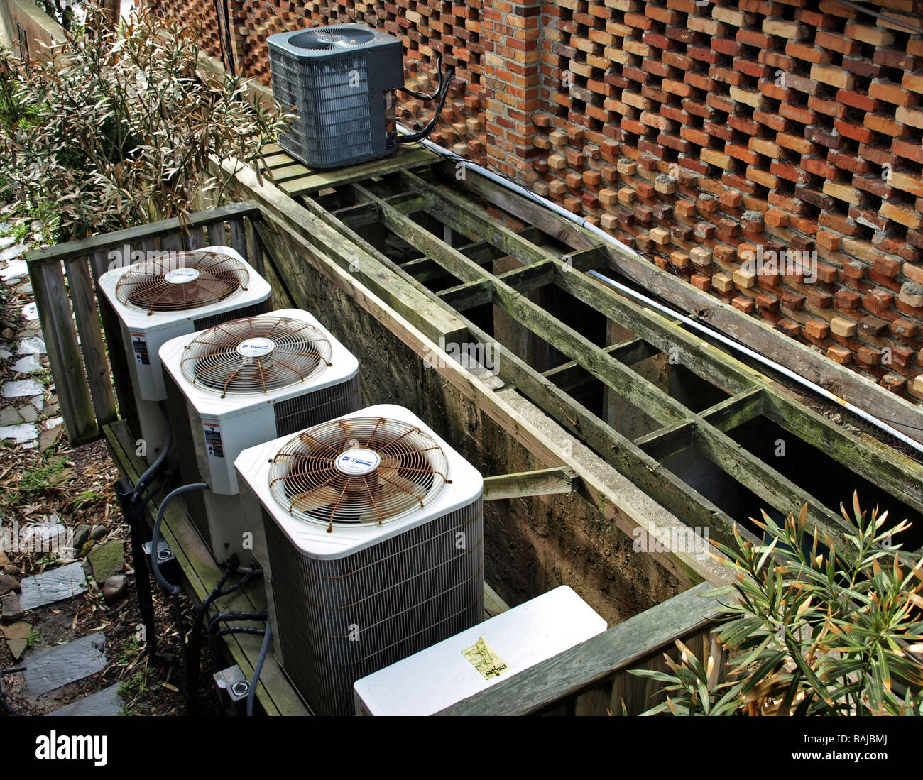Air conditioning grills hi-res stock photography and images - Alamy