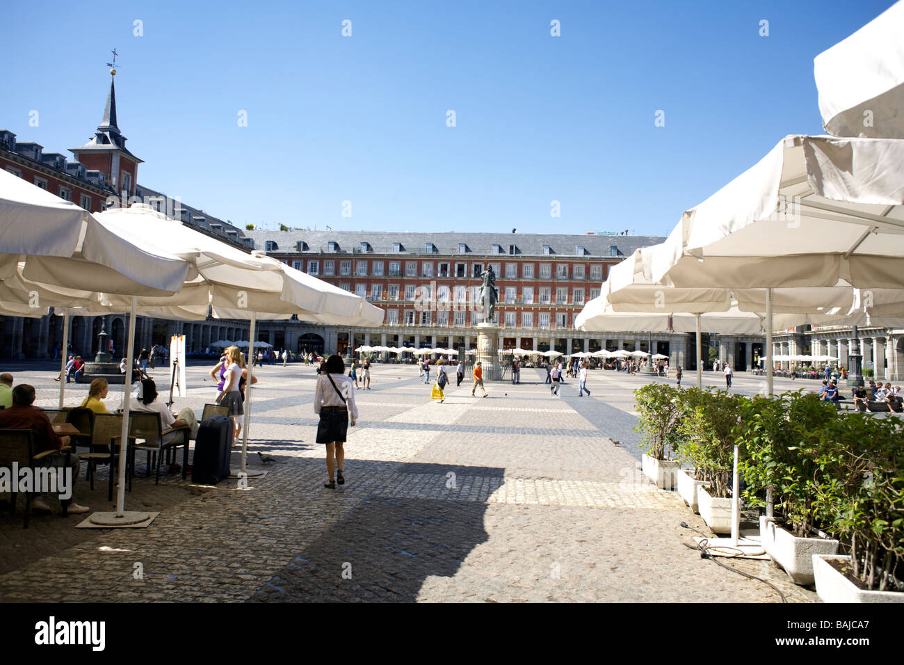 Outdoor cafes hi-res stock photography and images - Alamy