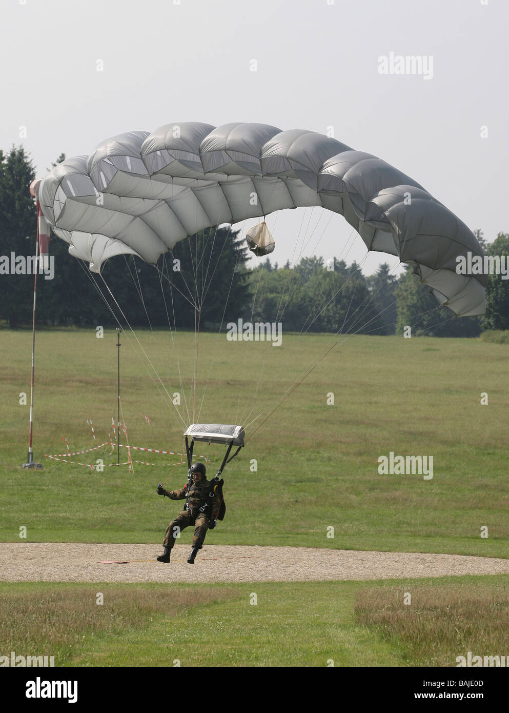 Army freefall parachute competition Stock Photo - Alamy