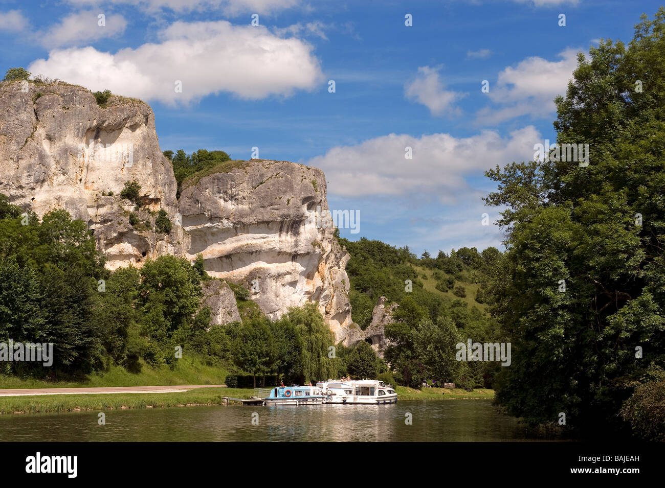 Nivernais canal yonne river france hi-res stock photography and images ...