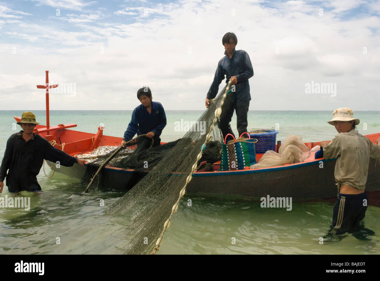 Using nets hi-res stock photography and images - Alamy