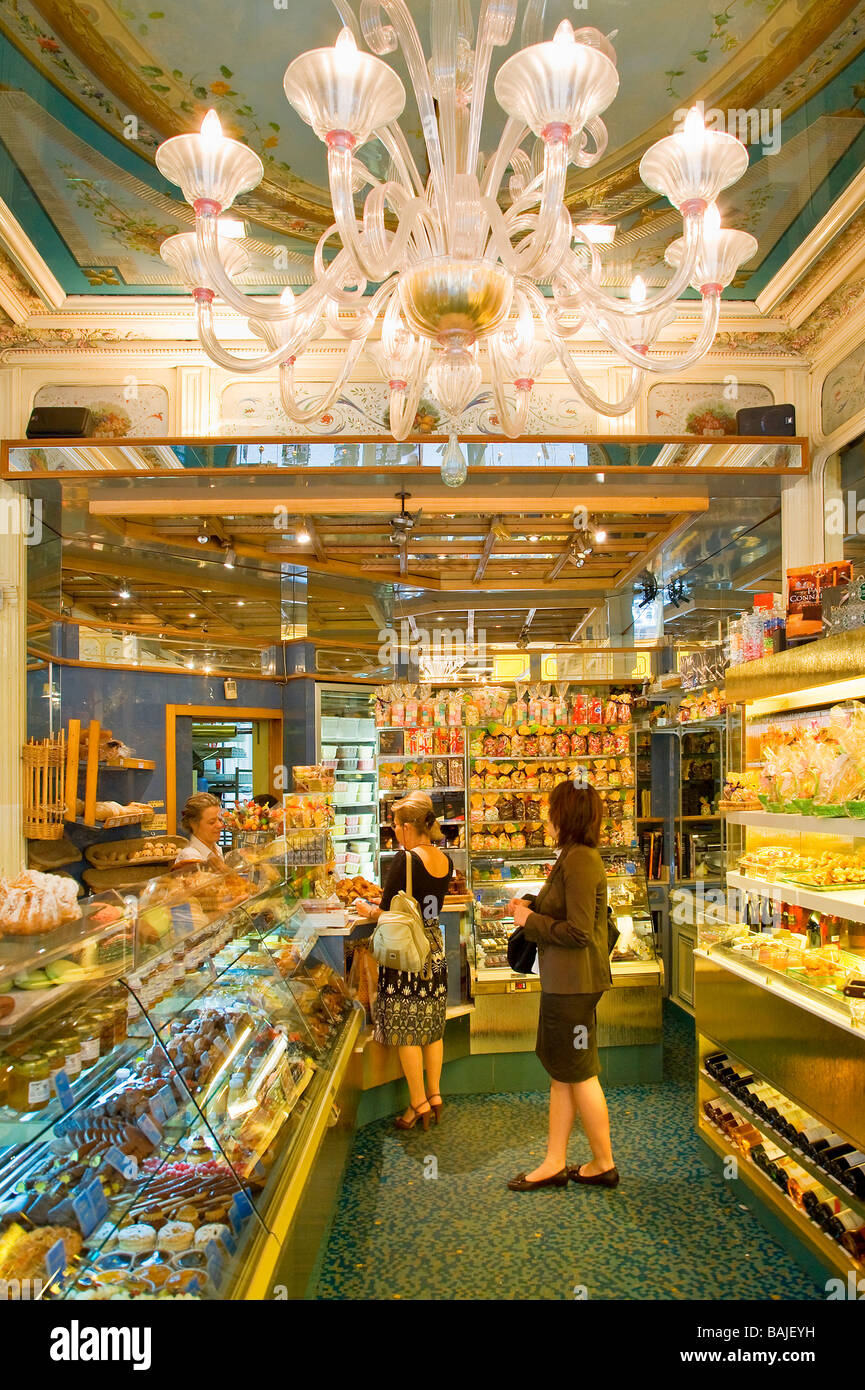 Stohrer rue montorgueil hi-res stock photography and images - Alamy