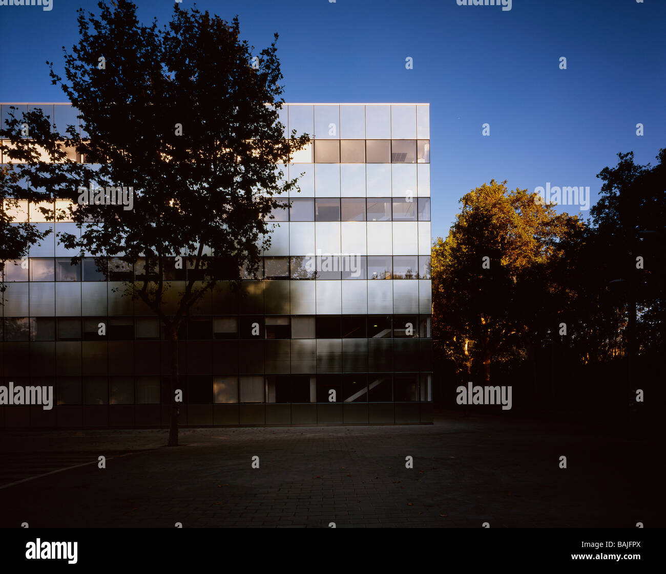 POMPEU FABRA UNIVERSITY - DEPARTAMENTAL BUILDING, JUAN NAVARRO BALDEWEG ...