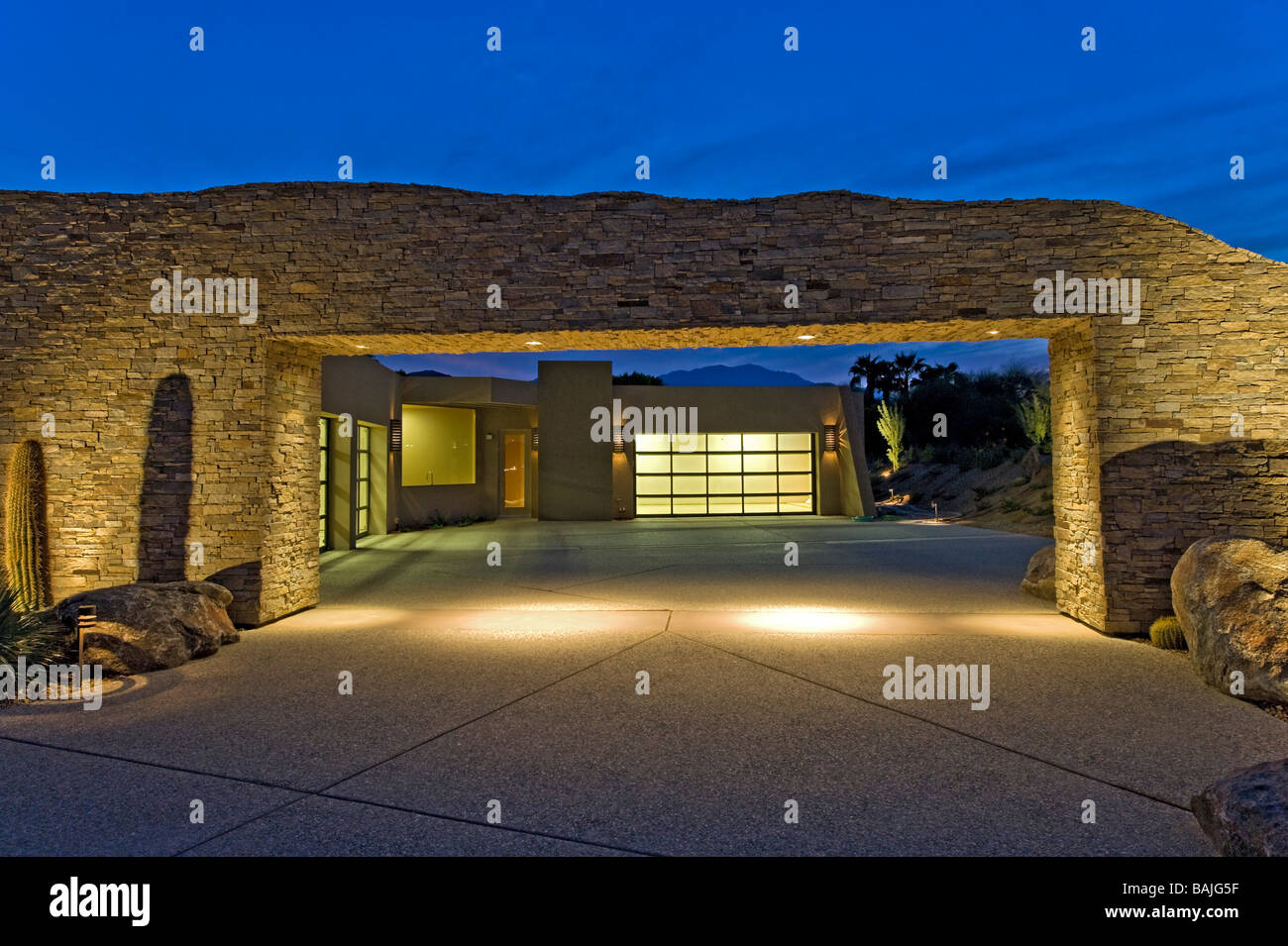 Exterior house night hi-res stock photography and images - Alamy