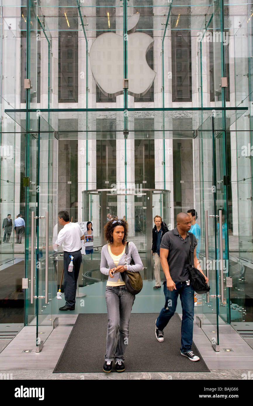 United States, New York City, Manhattan, 5th Avenue, entry of Apple ...