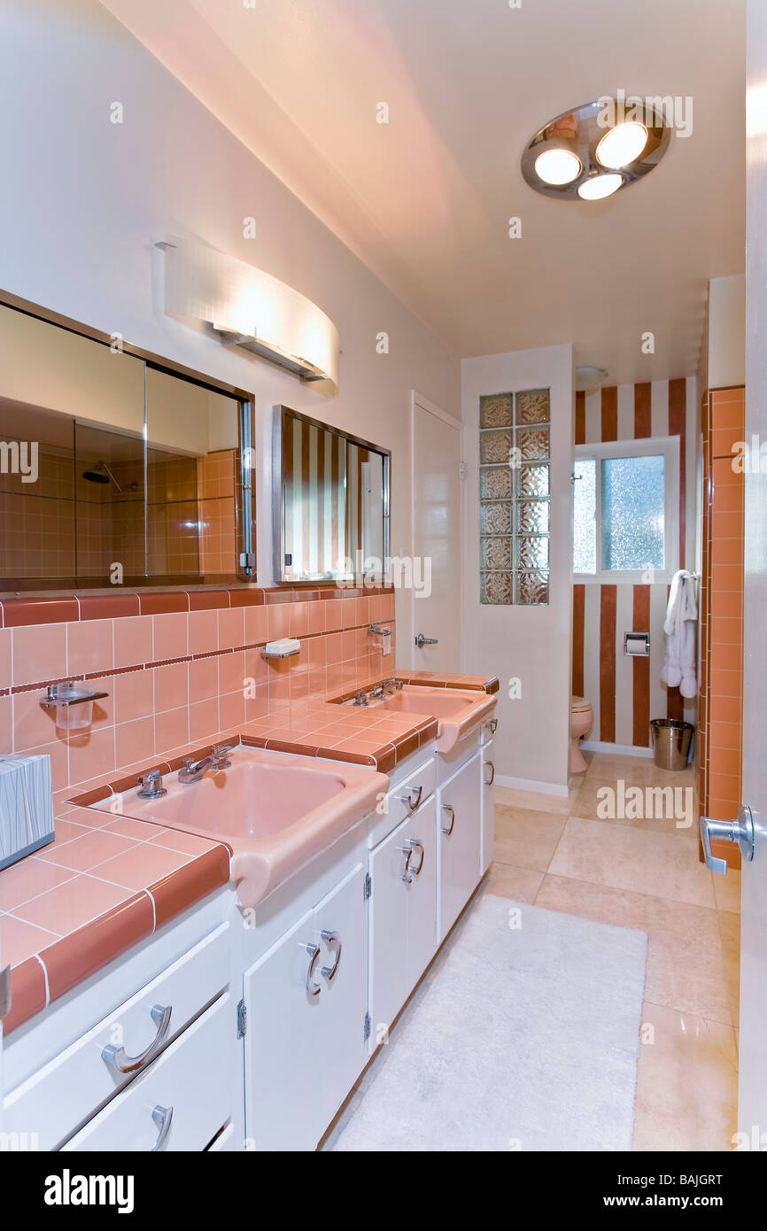 Barroom hi-res stock photography and images - Alamy