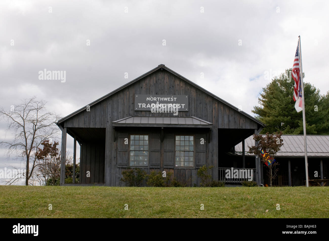 Timber cabins hi-res stock photography and images - Alamy