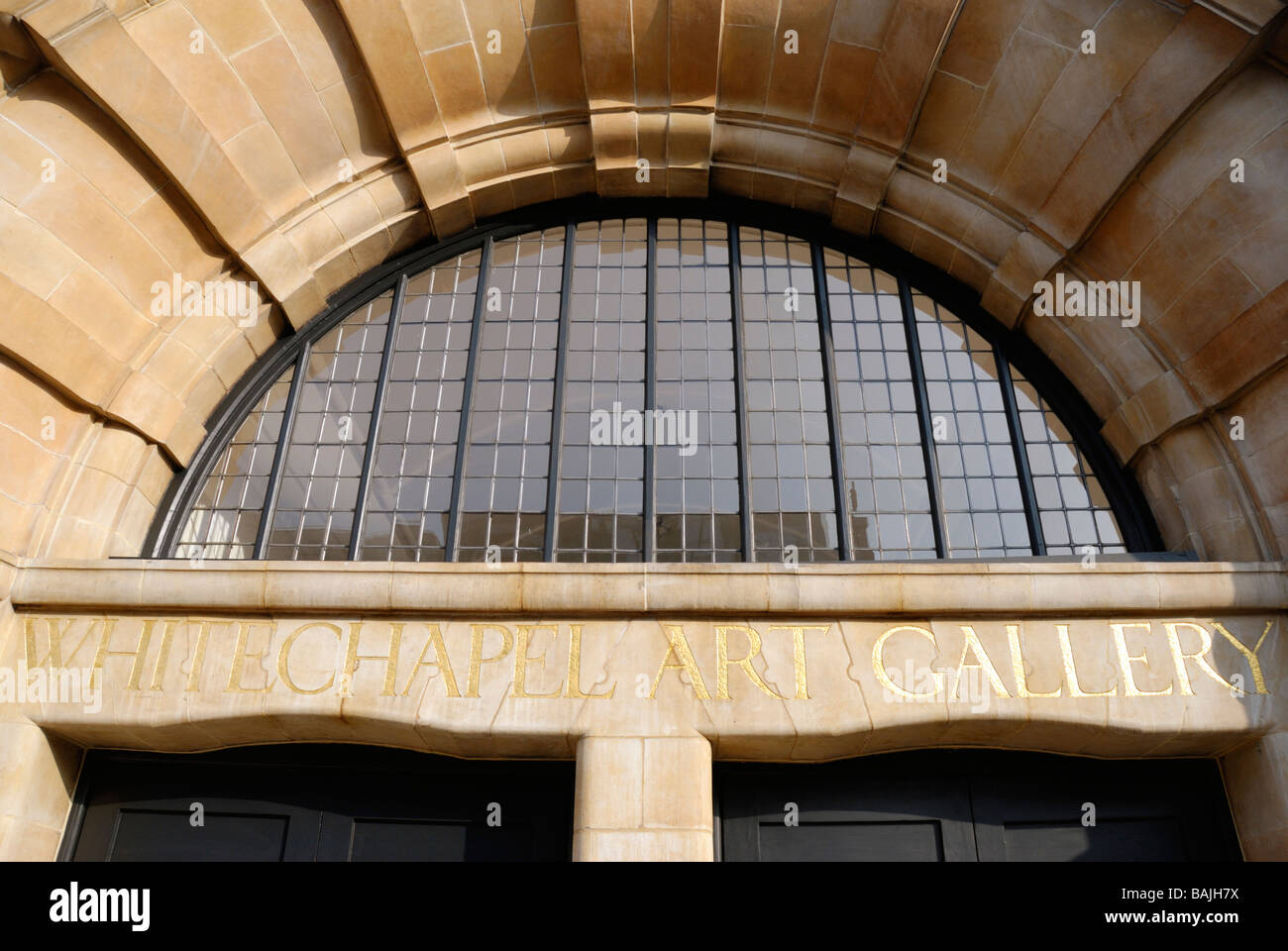 Whitechapel Art Gallery in Whitechapel Road London Stock Photo - Alamy