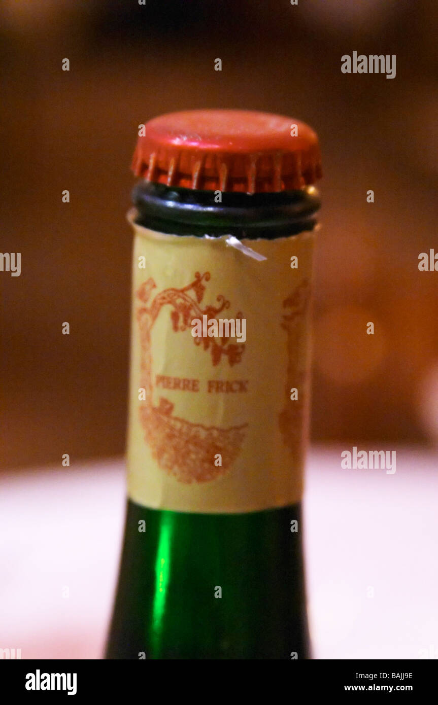 Crown cap hi-res stock photography and images - Alamy