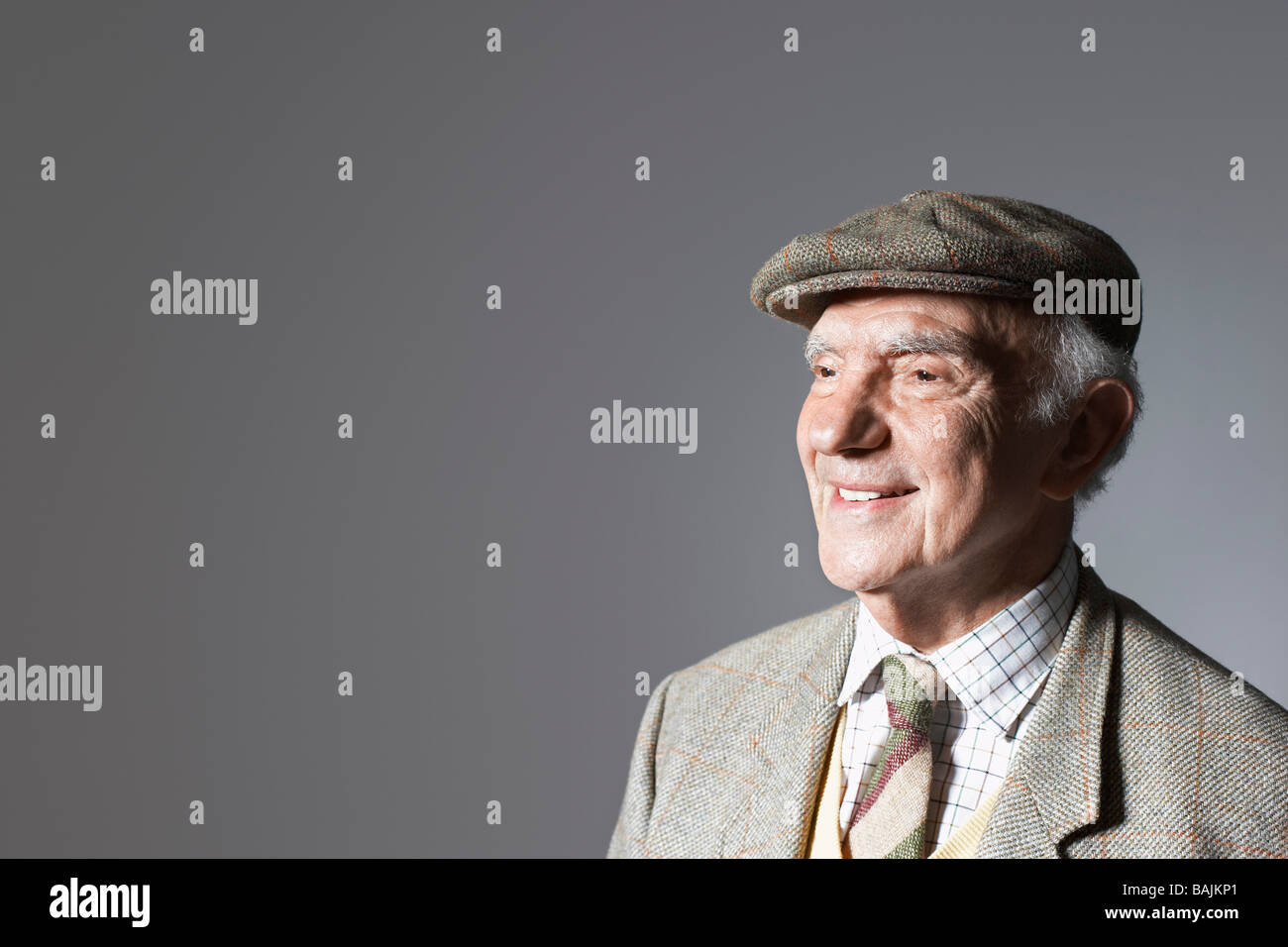 Man in flat cap hi-res stock photography and images - Alamy