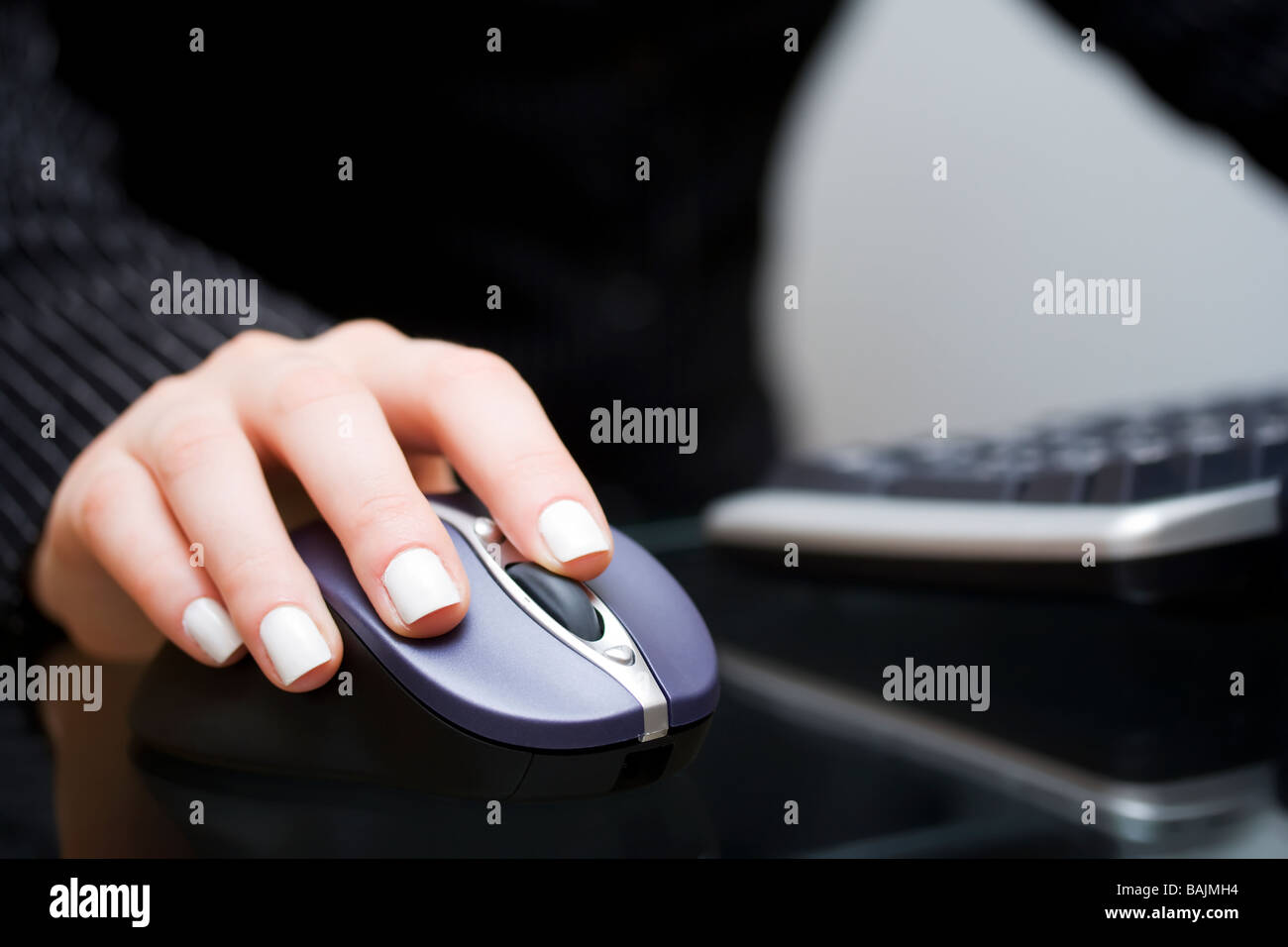Female hand holding computer mouse Stock Photo - Alamy