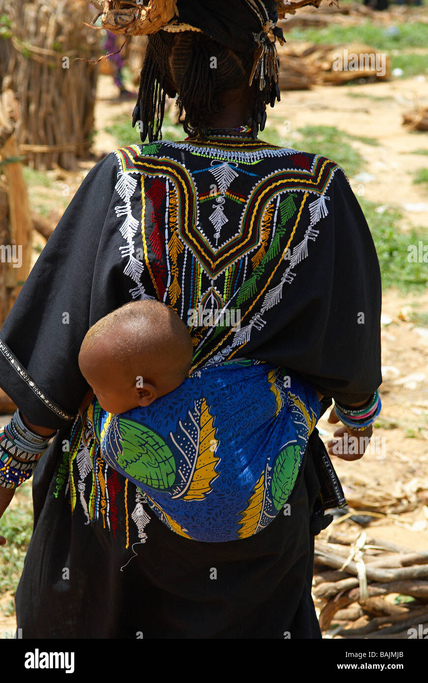 Niger, Sunday market at Ayorou on the Niger river bank, Bellas woman ...